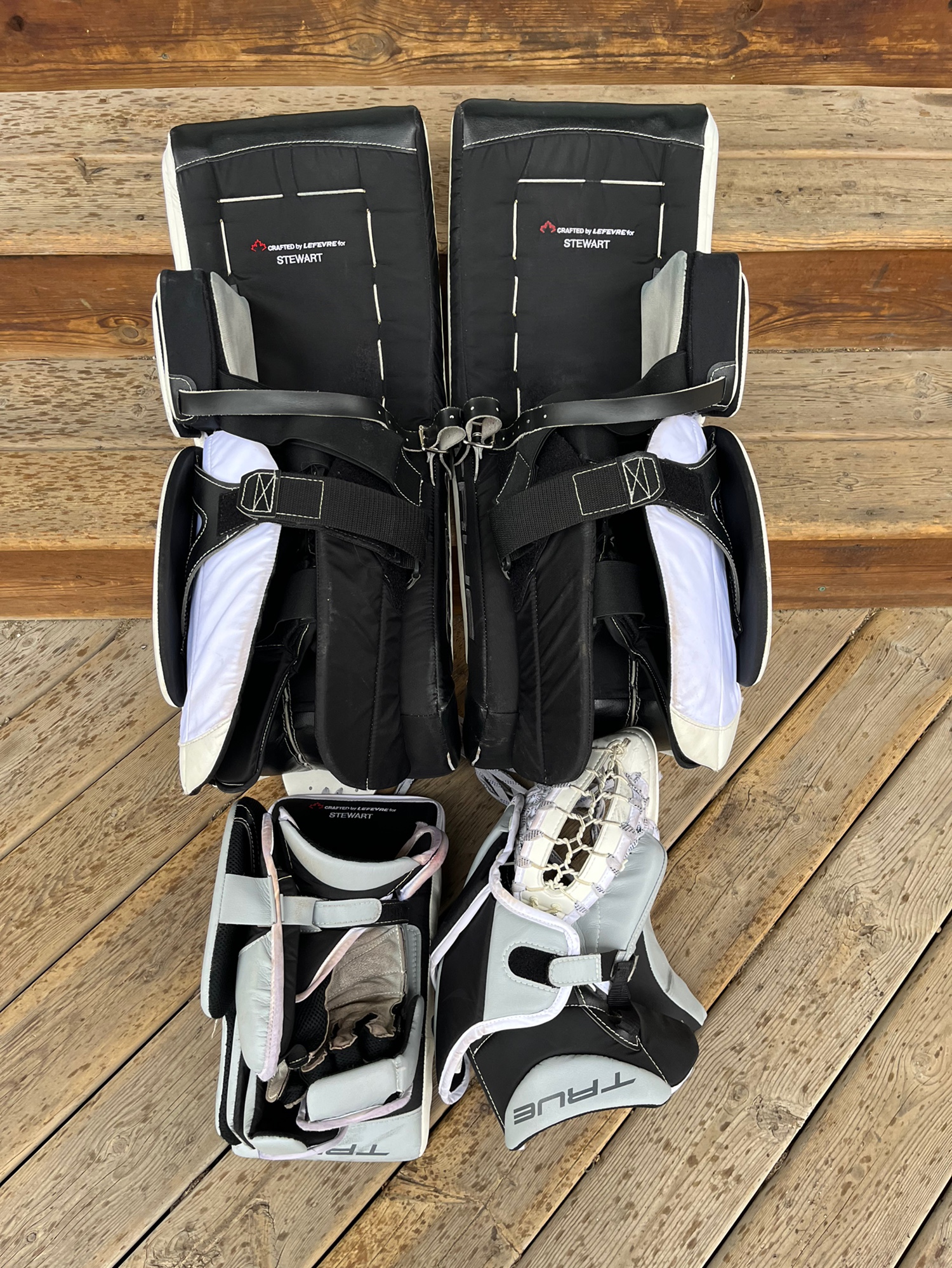 True L87 Goalie Leg Pads 32+1 Senior | SidelineSwap
