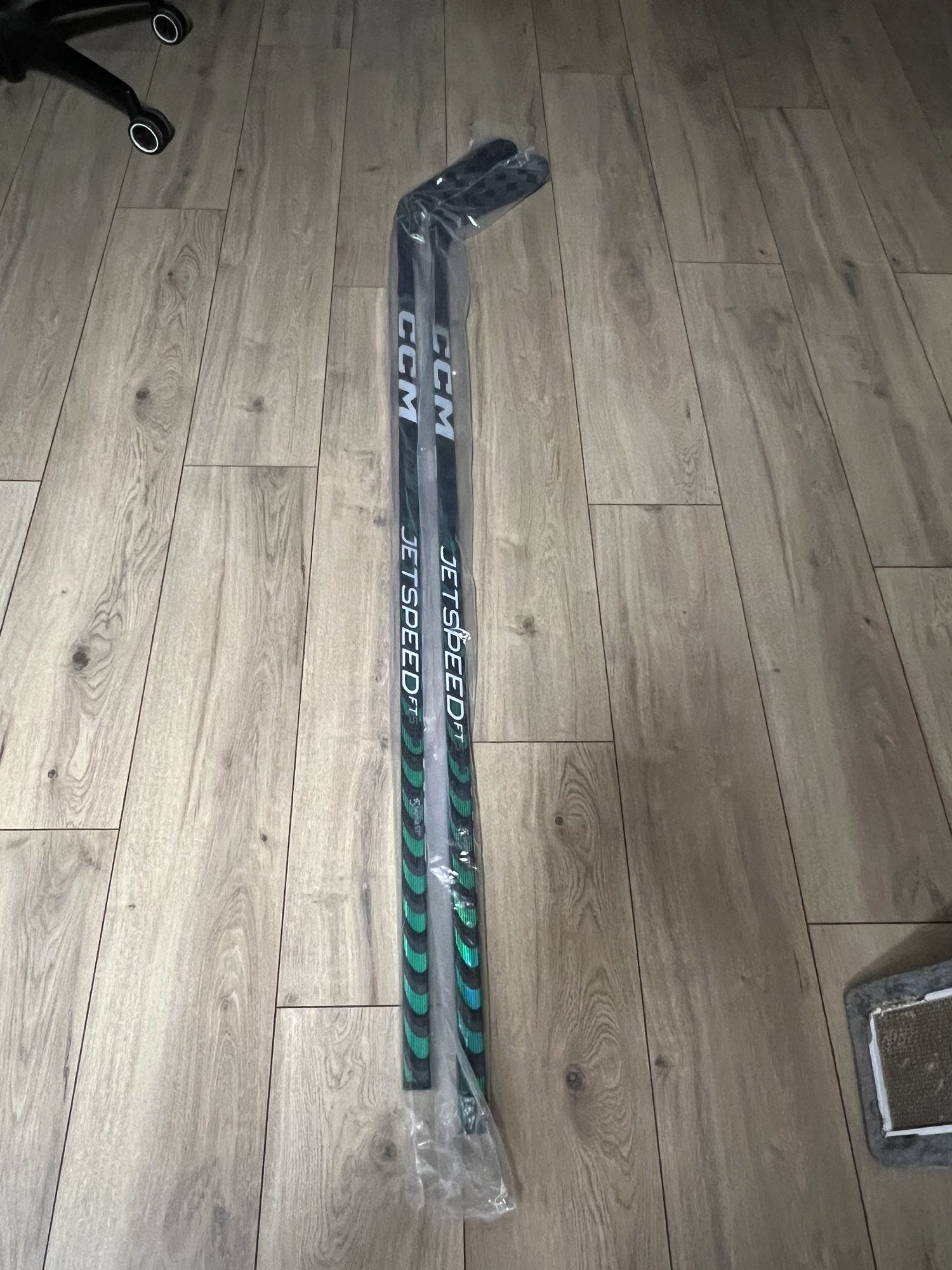 (2 Pack) CCM JetSpeed FT5 Pro (Green) RH P28 | SidelineSwap