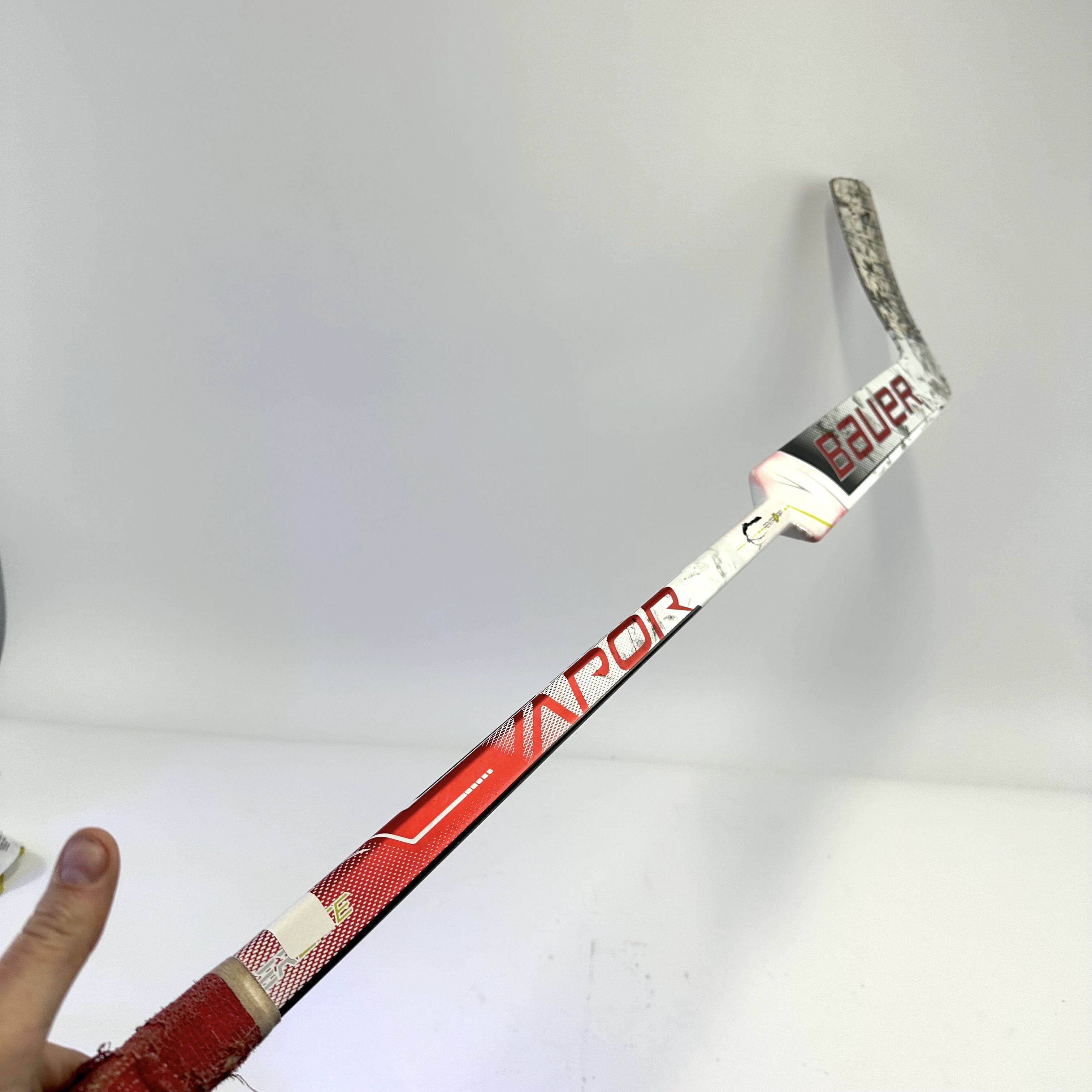 Used Regular Red Bauer Vapor Hyperlite Goalie Stick P31 Curve 26 ...