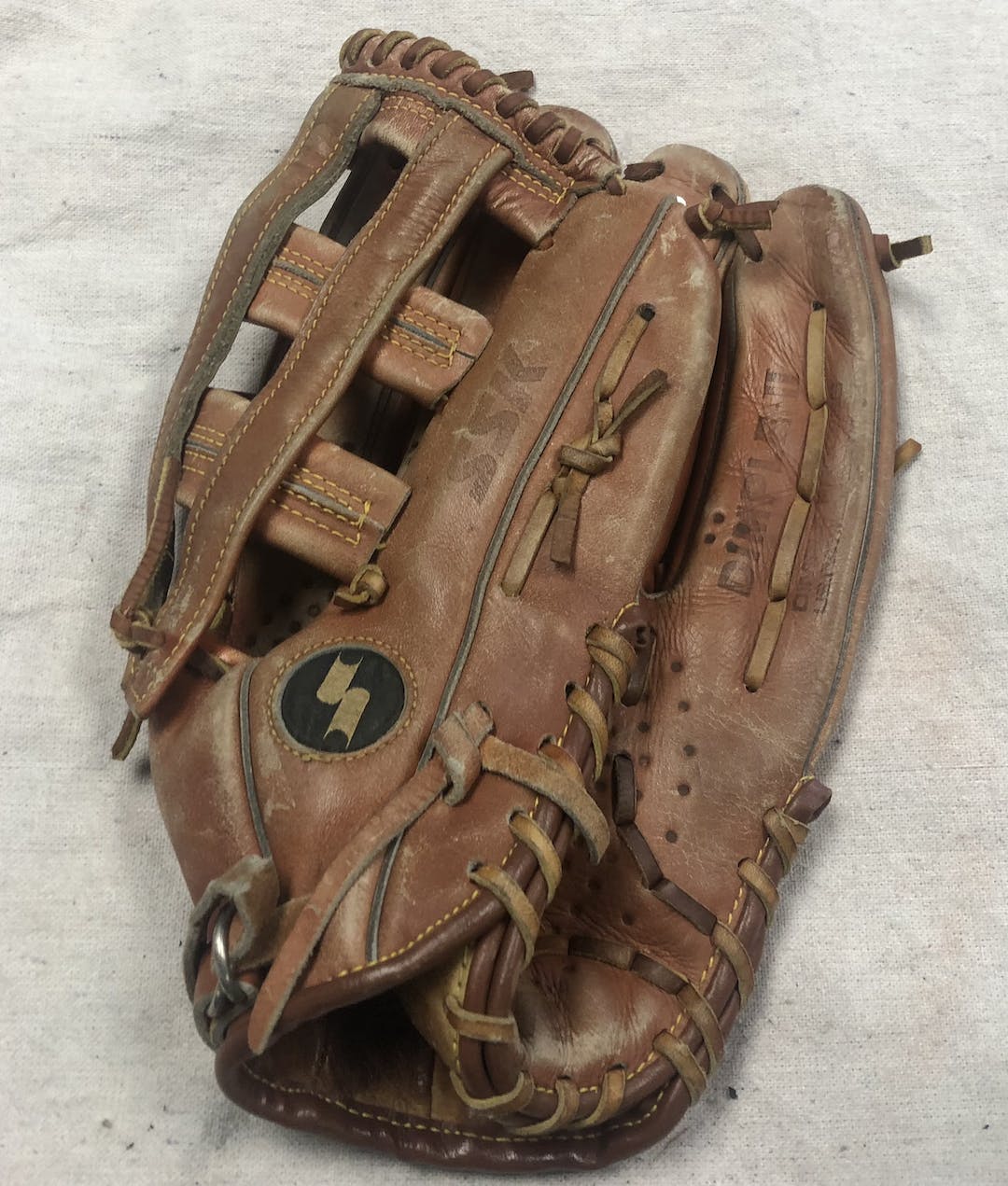Used Ssk Dpg-777 14" Fielders Gloves | SidelineSwap