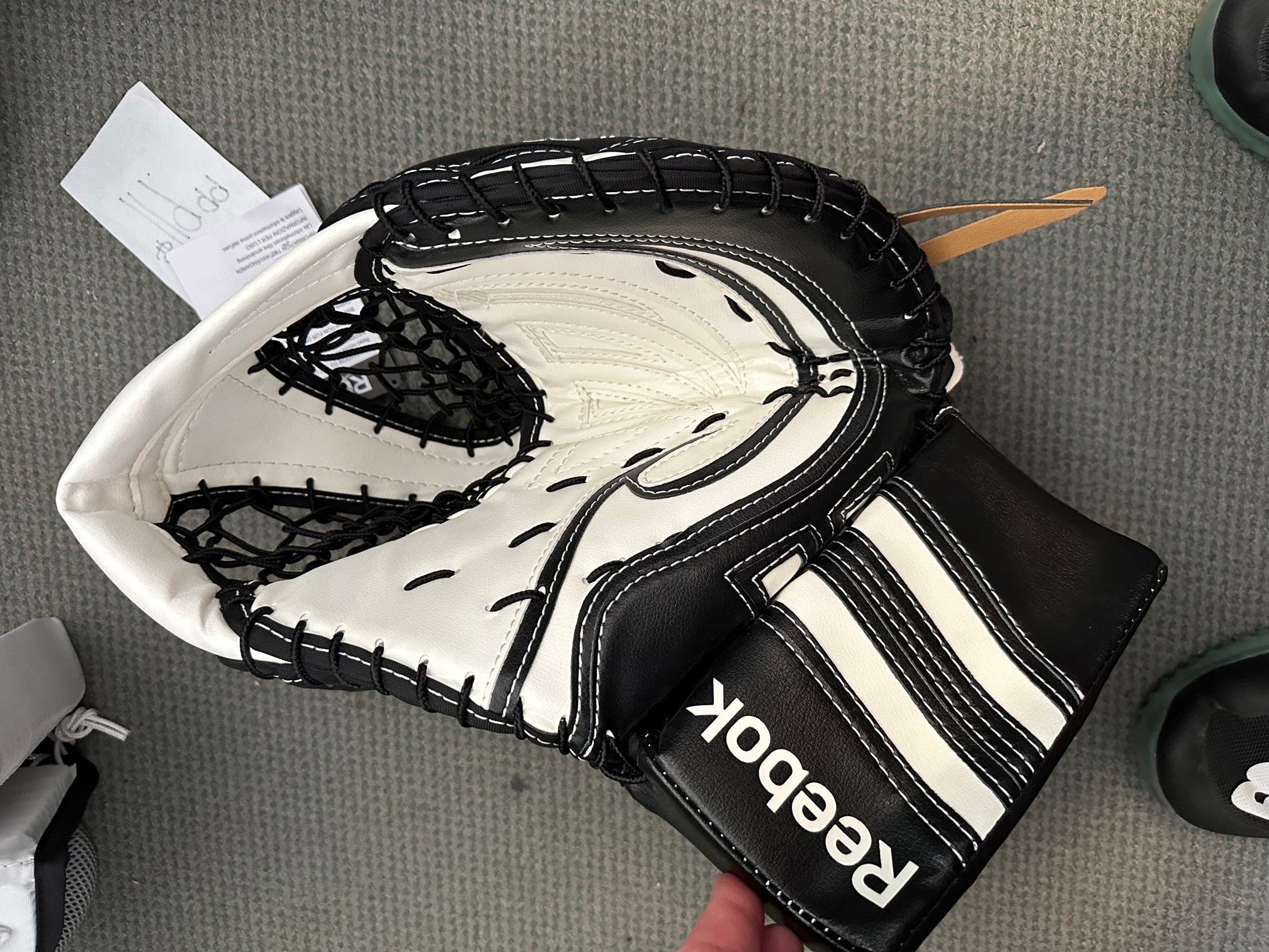 New Reebok Larceny L9 Regular Intermediate Goalie Glove | SidelineSwap