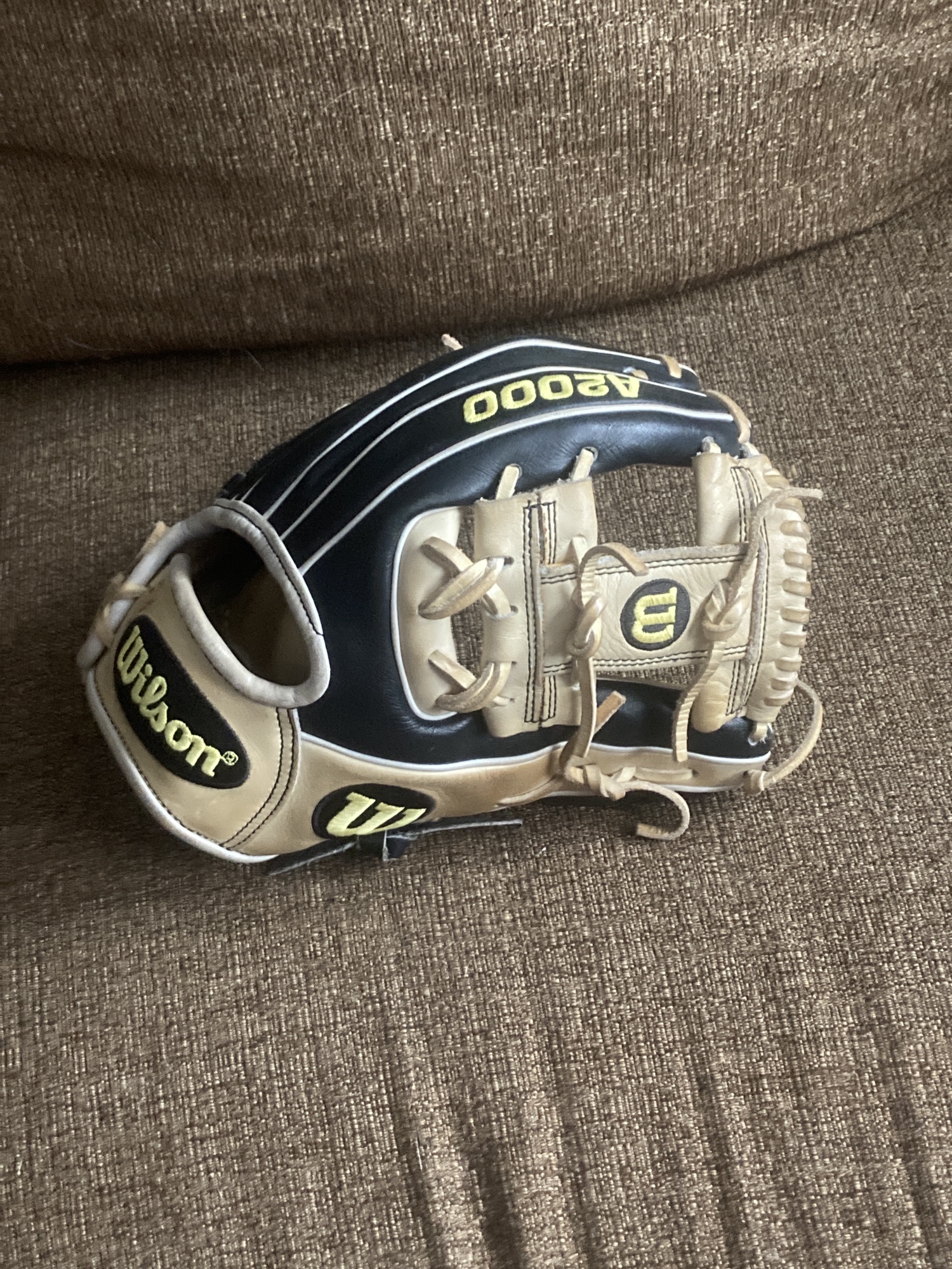 2022 Infield 11.5" A2000 Baseball Glove | SidelineSwap