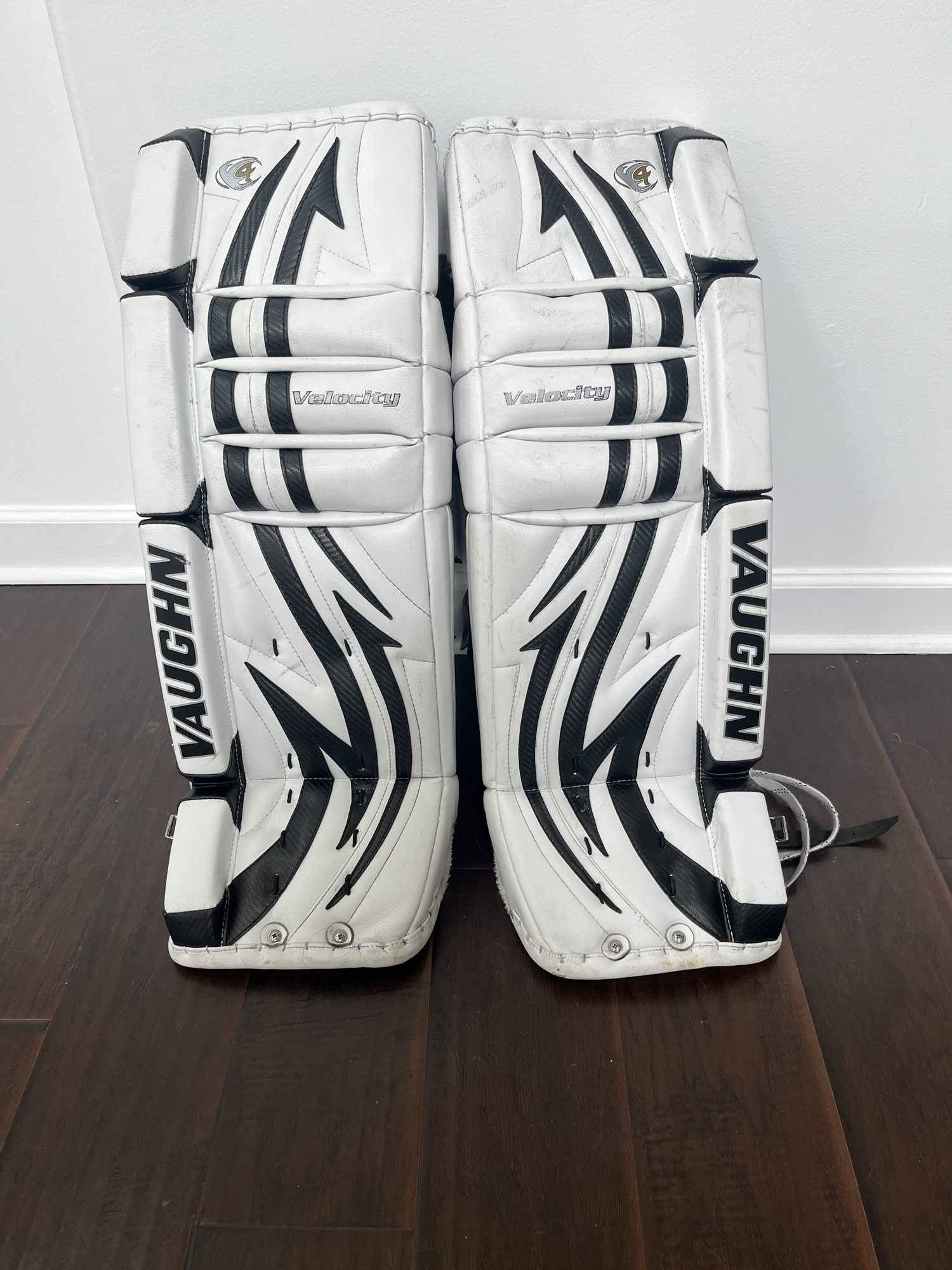 30" Vaughn Velocity V4 Goalie Leg Pads | SidelineSwap
