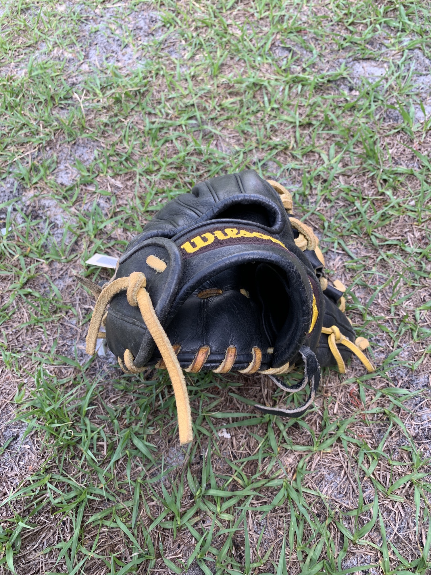 Used Wilson A2000 DP15 Right Hand Throw Infield Baseball Glove 11.5 ...