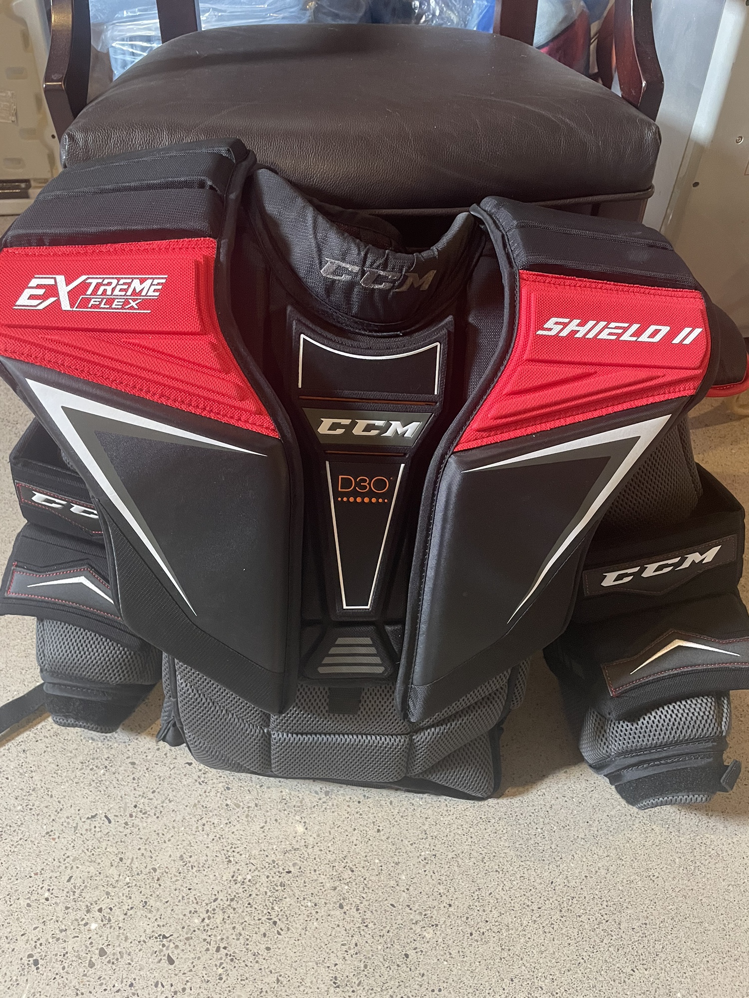 New Large CCM Extreme Flex Shield II Goalie Chest Protector | SidelineSwap