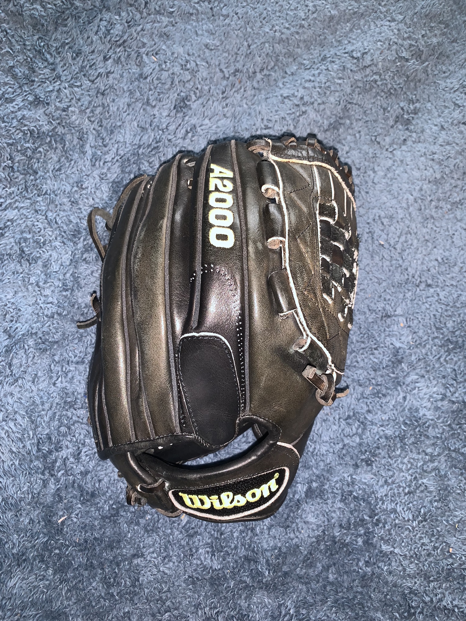 Pitcher's 12" A2000 ASO Baseball Glove | SidelineSwap