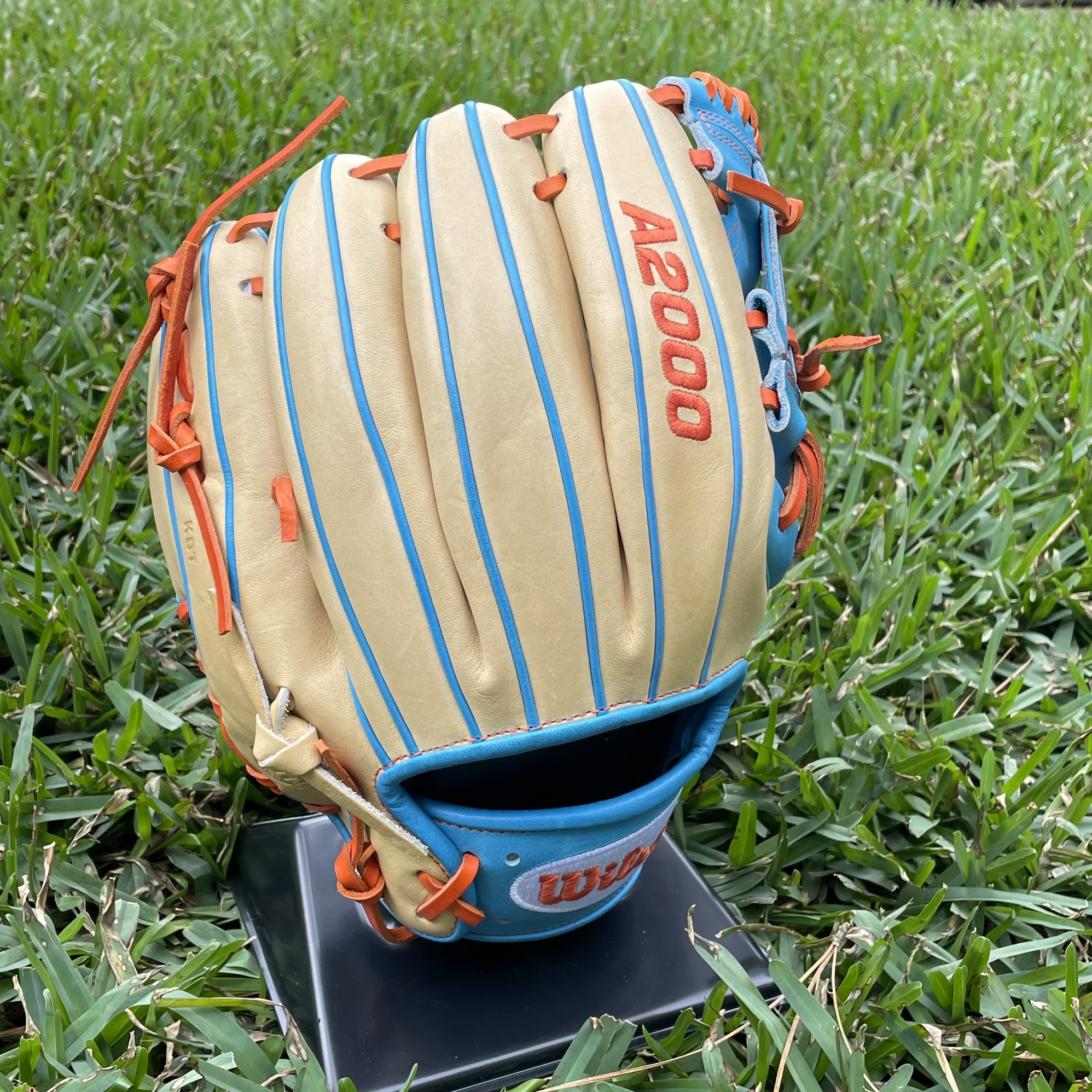 NWT Wilson A2000 1788 Tropical Blue 11.25" Baseball Glove - June 2016 ...