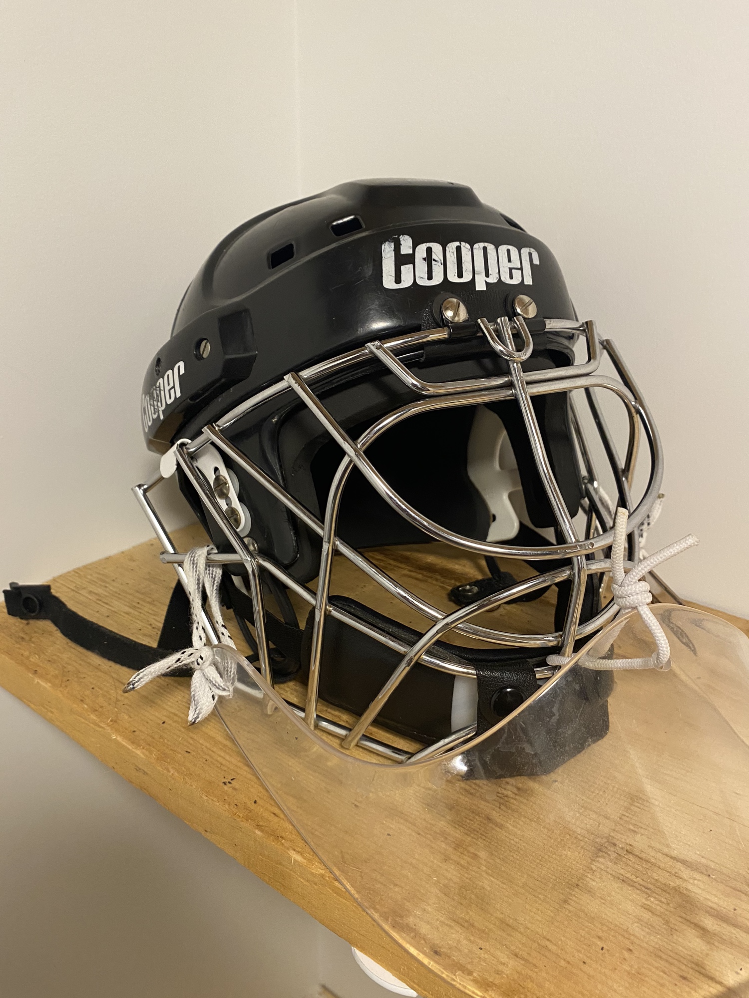 Used Cooper Goalie Mask | SidelineSwap