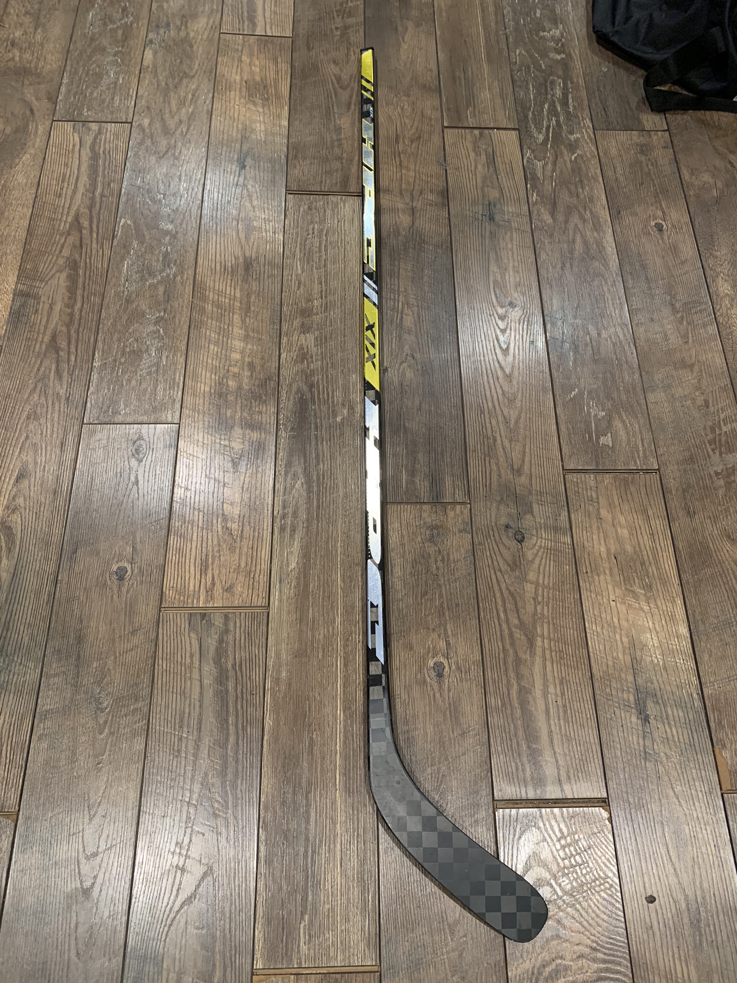 Senior Right Handed P88 Pro Stock Blackout Extra Lite Hockey Stick ...