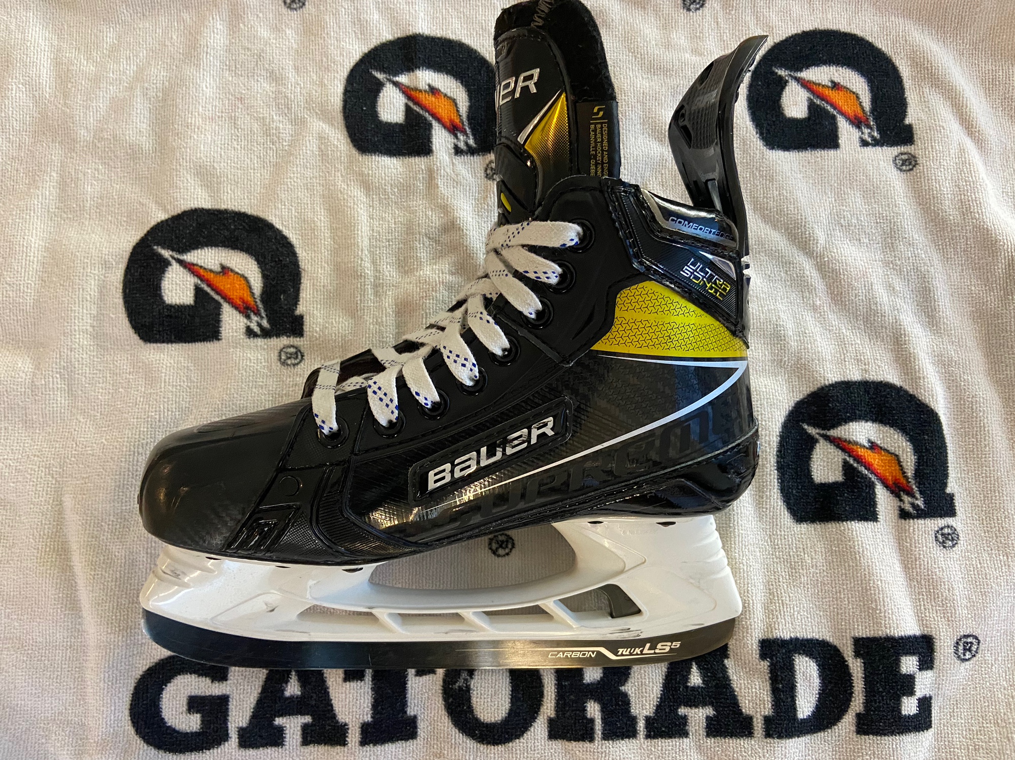 Used Bauer 4.5 Supreme UltraSonic Skates | SidelineSwap