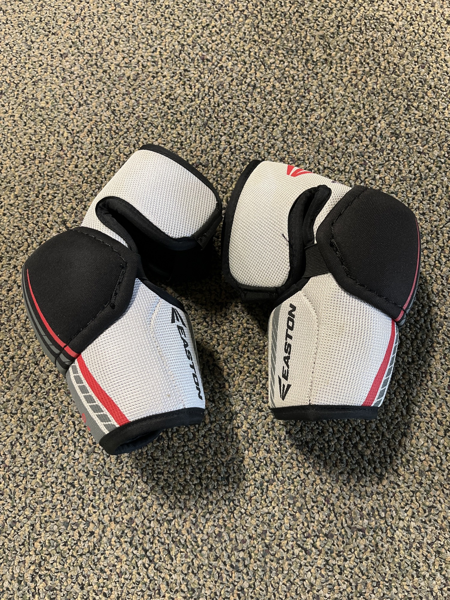 Used Medium Easton Synergy Elbow Pads | SidelineSwap