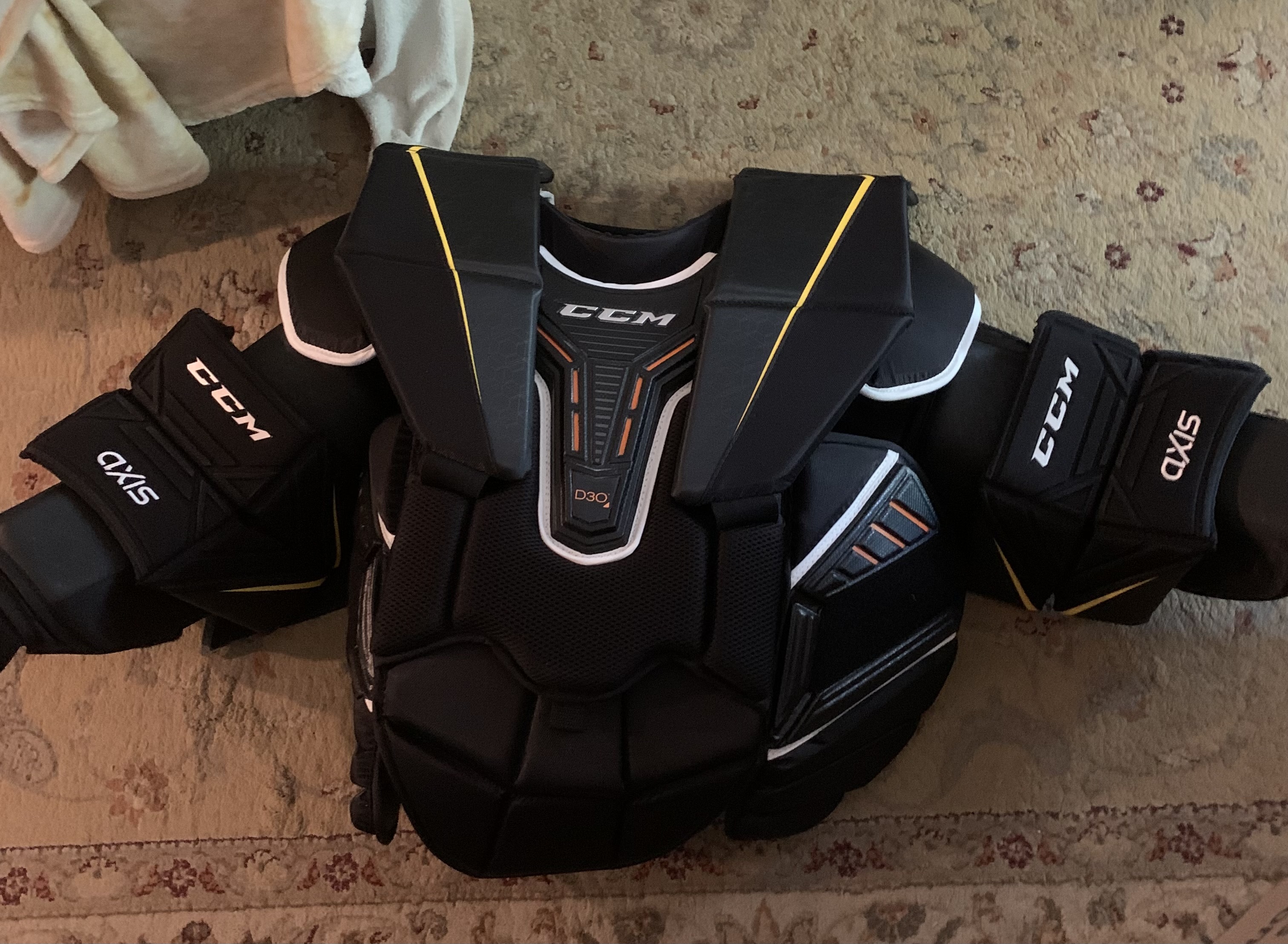 New Large CCM Axis pro Goalie Chest Protector | SidelineSwap
