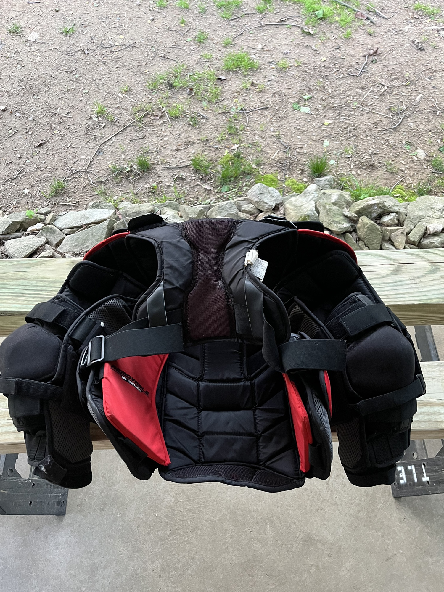 Used Medium CCM Extreme Flex Shield E2.9 Goalie Chest Protector ...