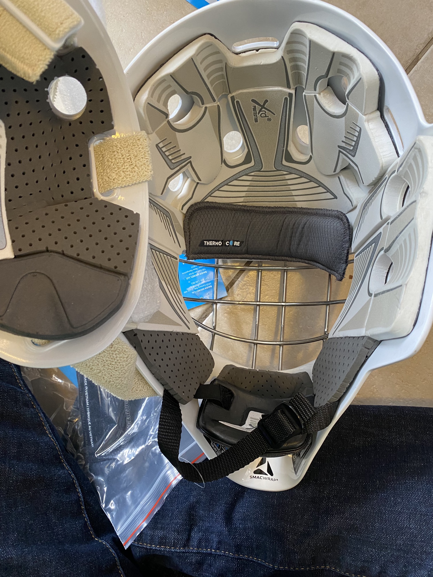 New Bauer Pro Stock 960 Goalie Mask Size Medium | SidelineSwap