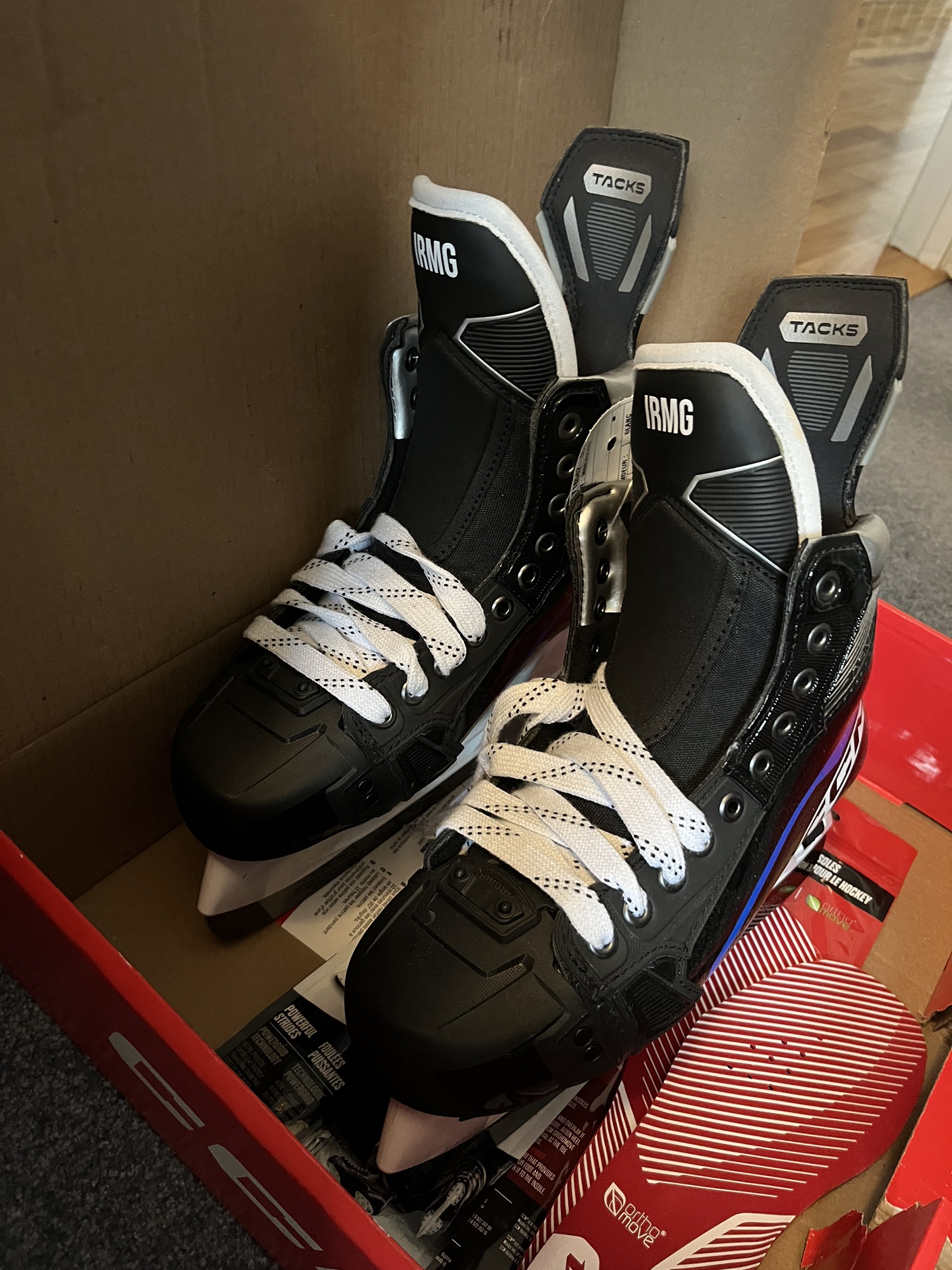Senior CCM Regular Width Pro Stock Size 8 Tacks ASV Pro Hockey Skates ...