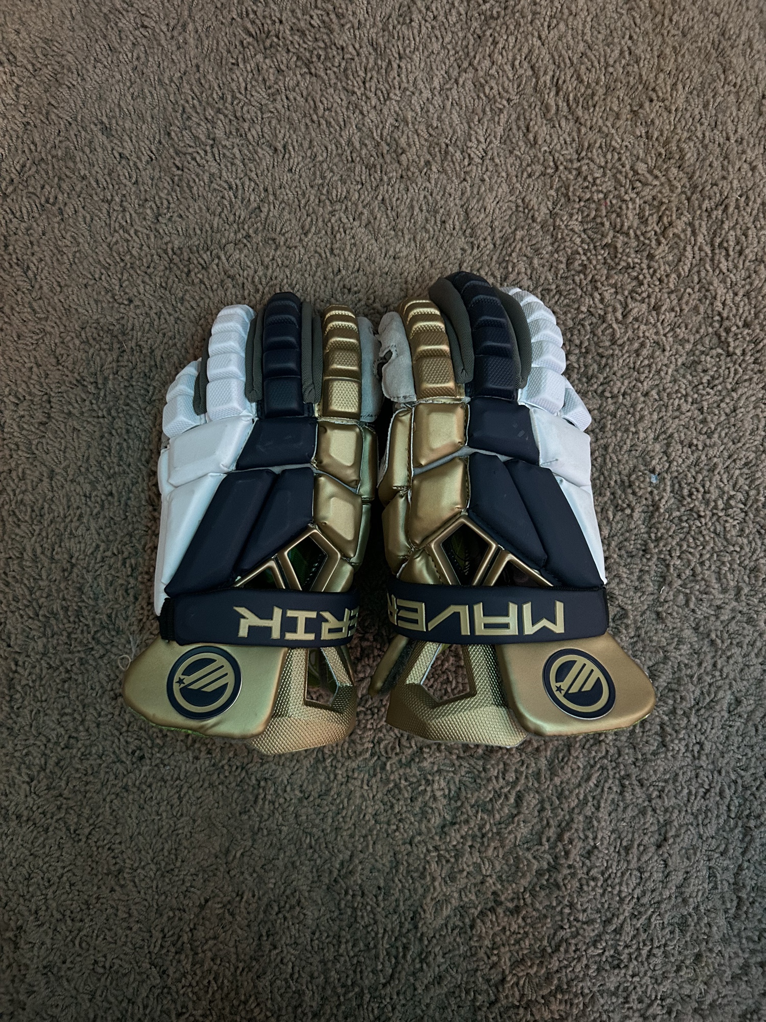 Showtime 2022 Max gloves | SidelineSwap