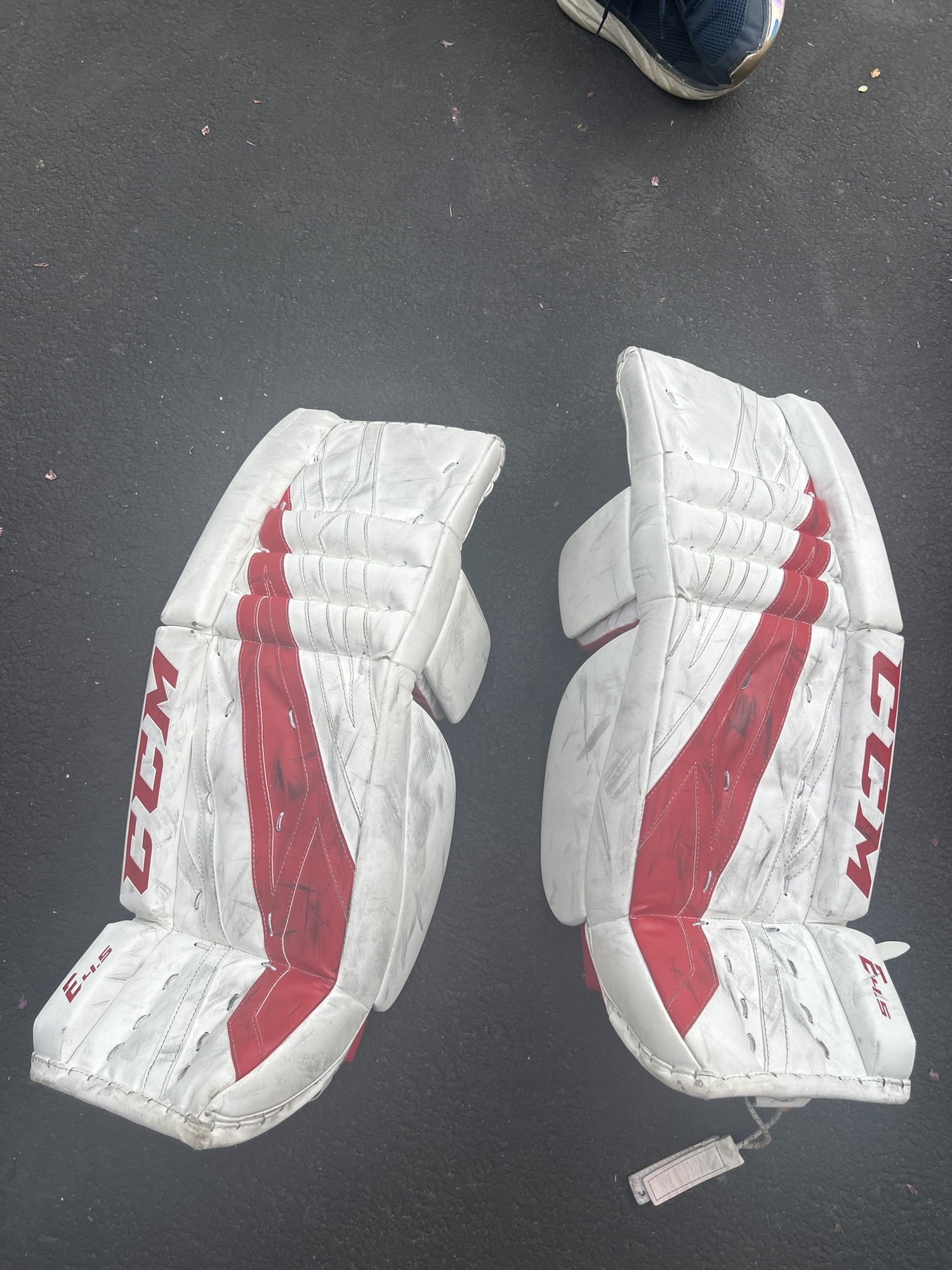28" CCM Speed skin Goalie Leg Pads | SidelineSwap