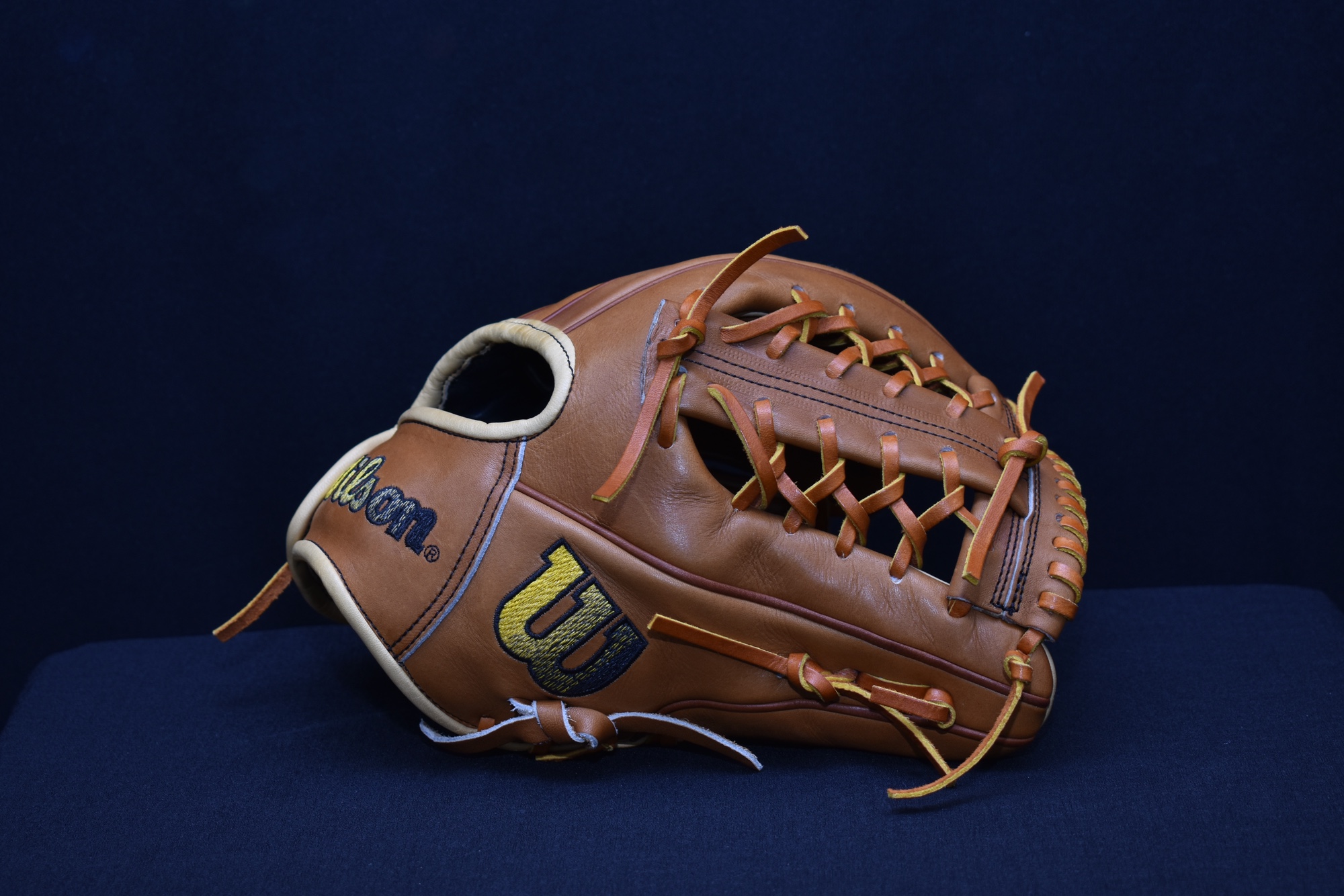 Wilson 2023 Pitcher/Infield 11.5" A2000 PF89 Baseball Glove | SidelineSwap