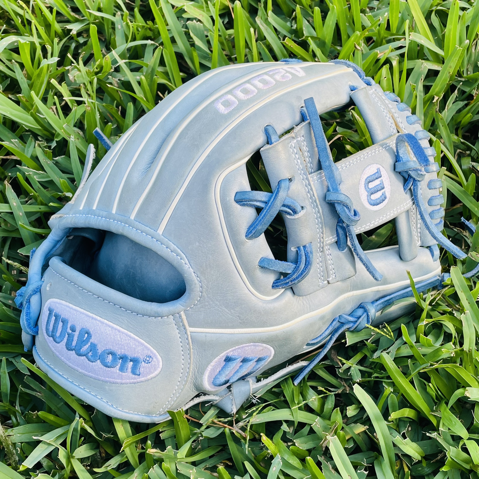 Wilson A2000 Autism Awareness 1786 11.5 Inch Baseball Glove | SidelineSwap