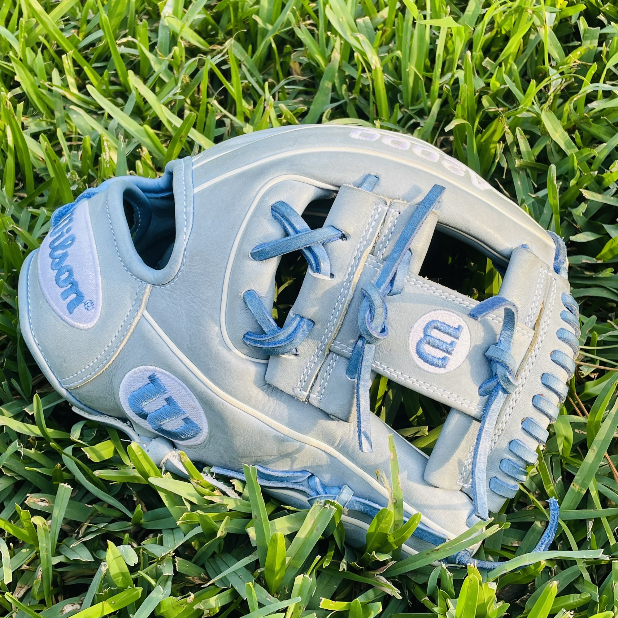 Wilson A2000 Autism Awareness 1786 11.5 Inch Baseball Glove | SidelineSwap
