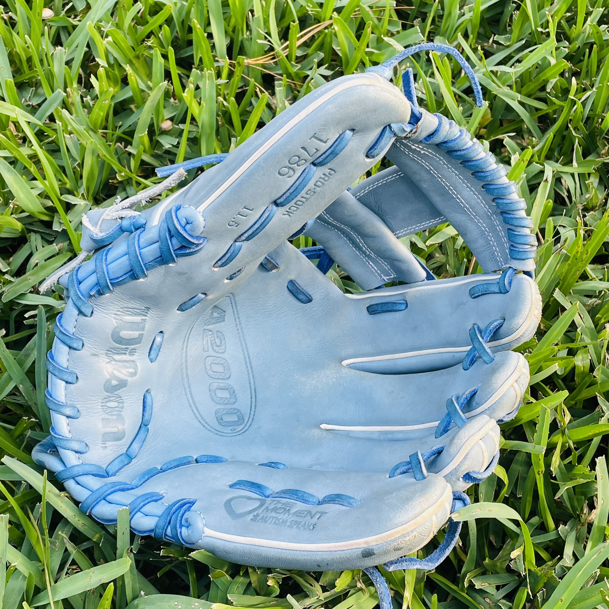 Wilson A2000 Autism Awareness 1786 11.5 Inch Baseball Glove | SidelineSwap