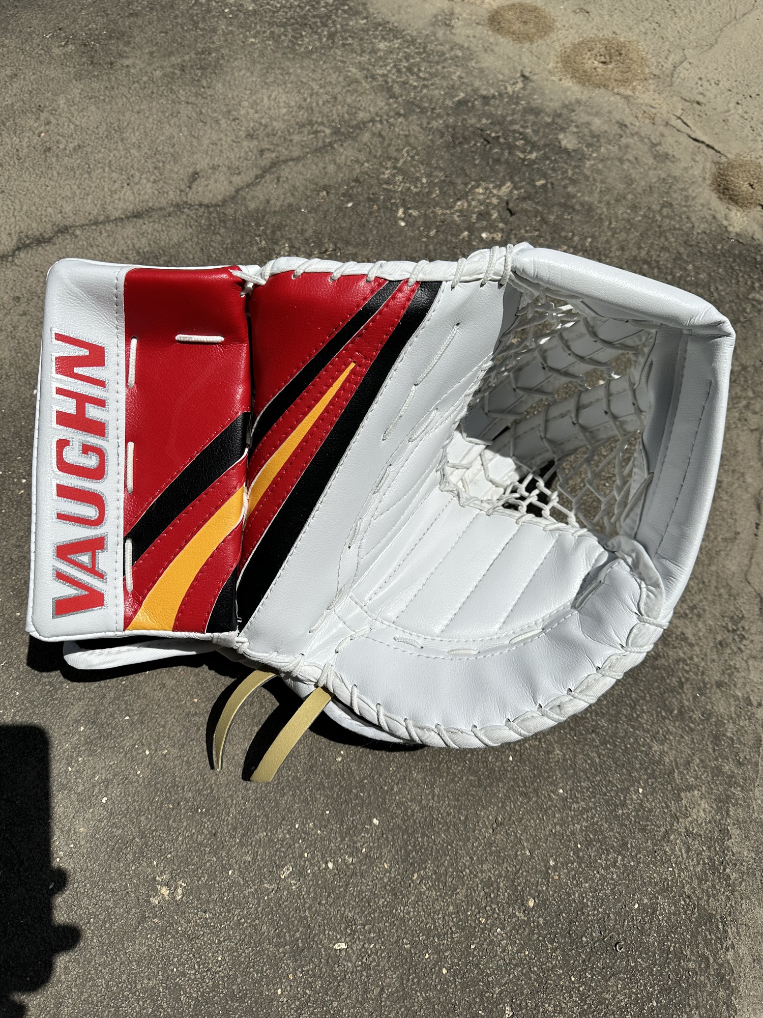 Vaughn Velocity V4 hockey goalie glove Pro Stock Gilles Wow Nice ...
