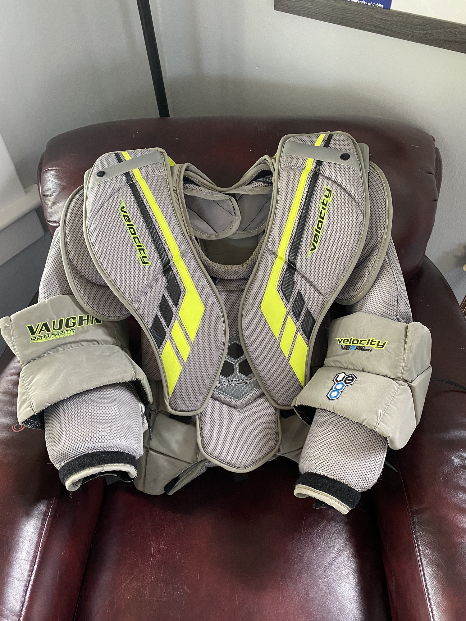 Used Large Vaughn Pro Stock Velocity VE8 Pro Goalie Chest Protector ...