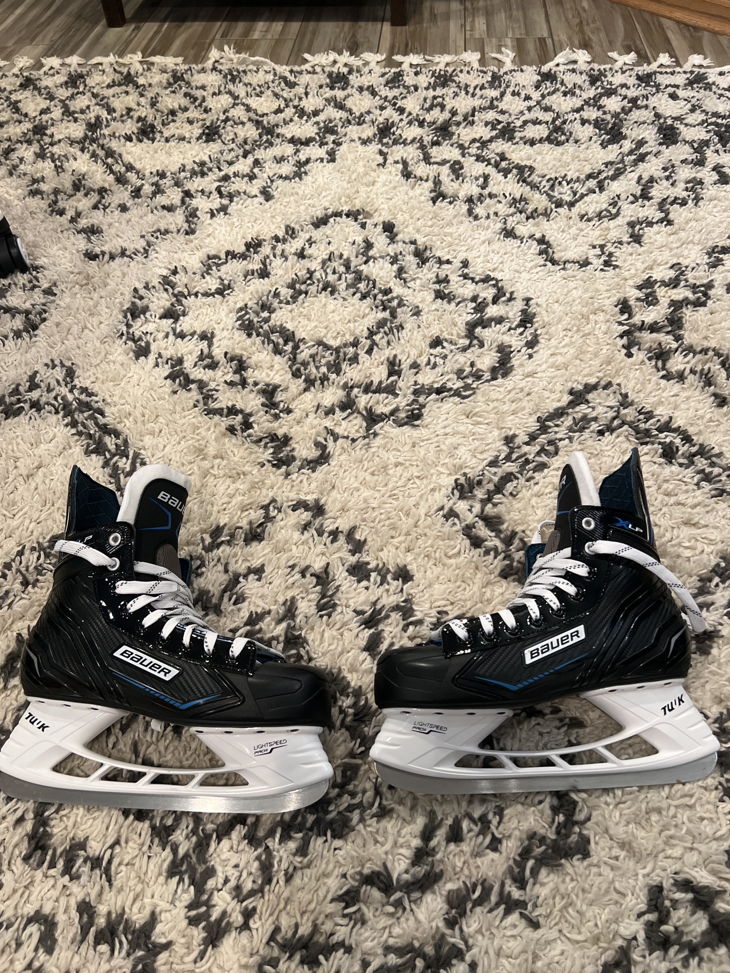 New Bauer Regular Width Size 9 XLP Hockey Skates | SidelineSwap