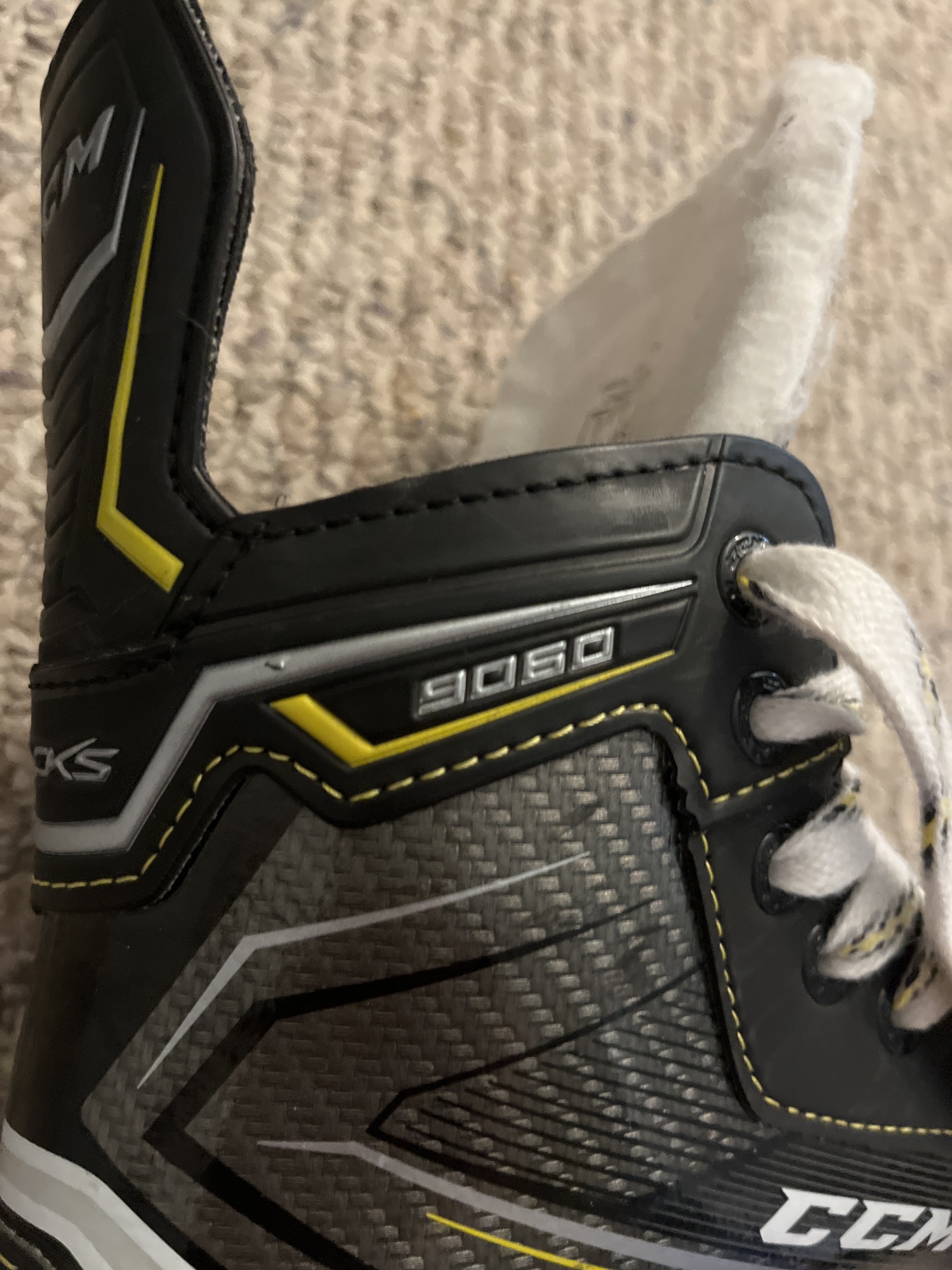 Junior CCM Regular Width Size 2.5 Tacks 9060 Hockey Skates | SidelineSwap