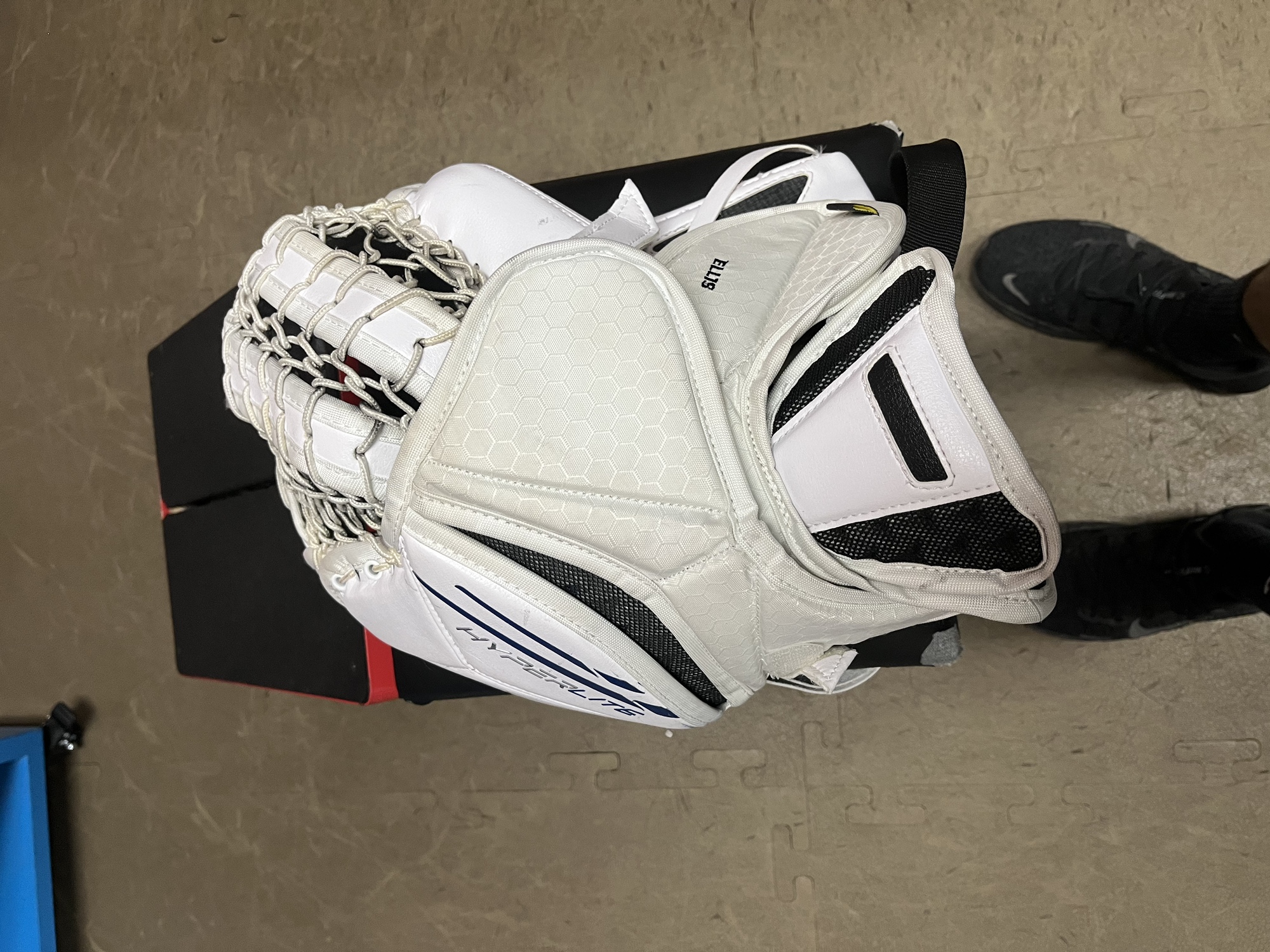 Used Regular Pro Stock Hyperlite Glove | SidelineSwap