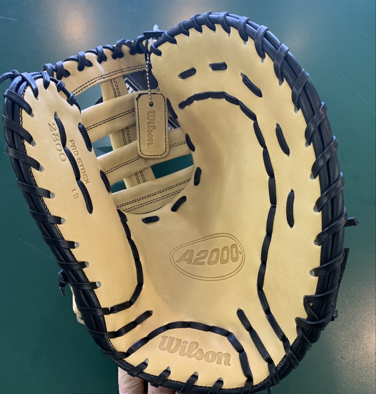 New 2018 Wilson Right Hand Throw First Base A2000 Baseball Glove 12 ...