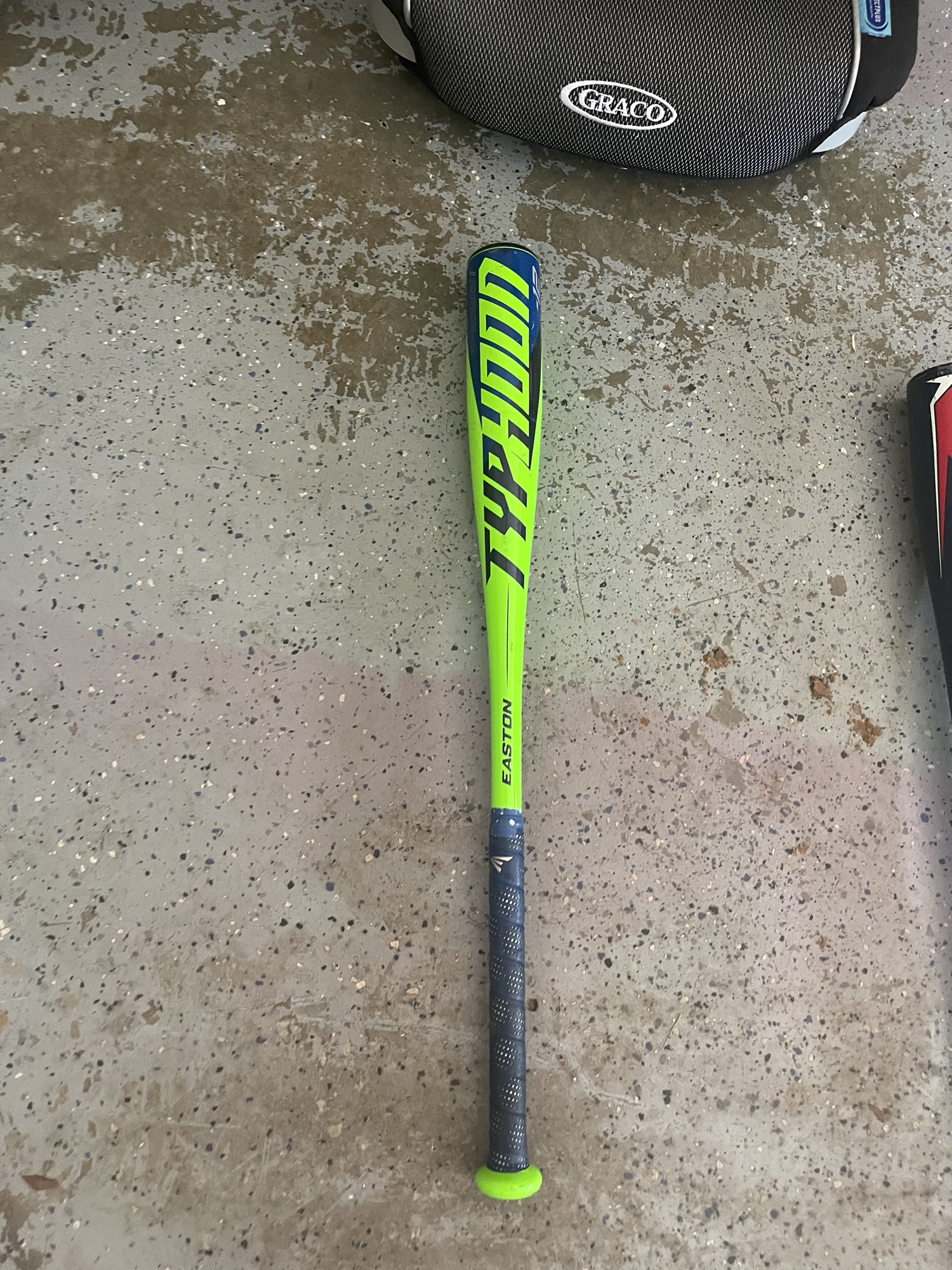 Used Easton (-12) 14 oz 26" Typhoon Bat | SidelineSwap