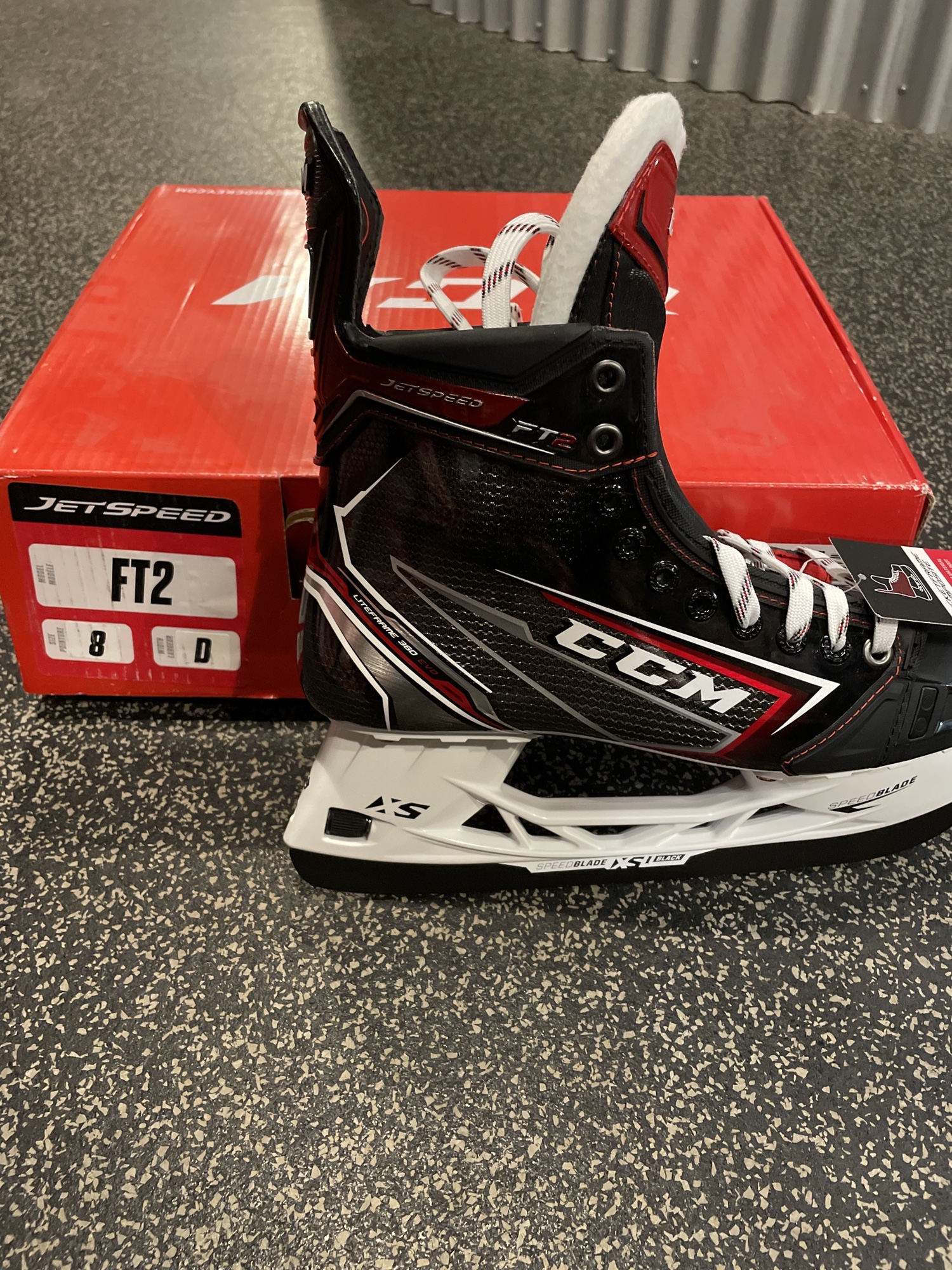 New CCM Regular Width Size 8 JetSpeed FT2 Hockey Skates | SidelineSwap