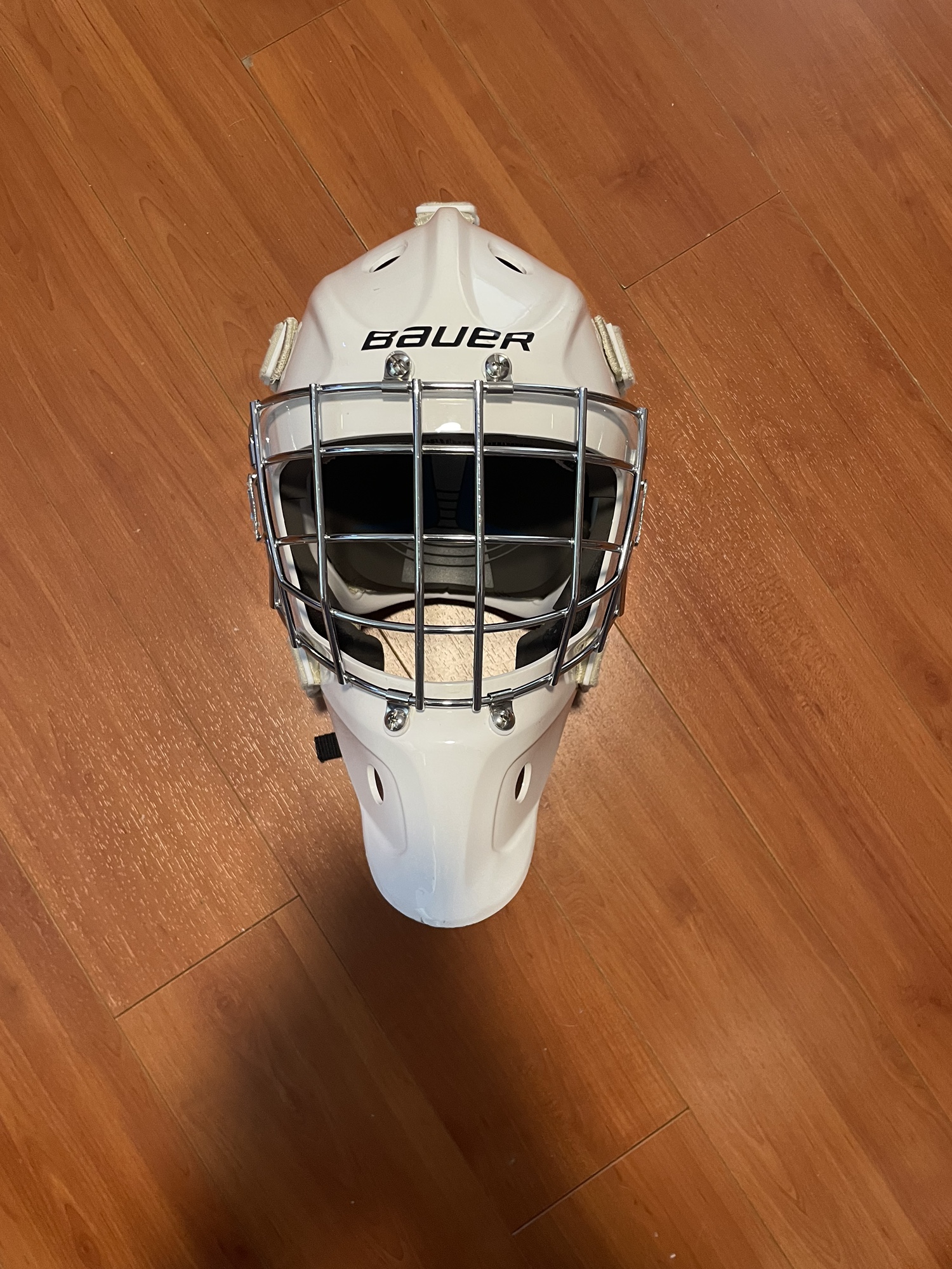 Bauer 930 Goalie mask Size M-L senior brand new with 2 scratches Bought ...