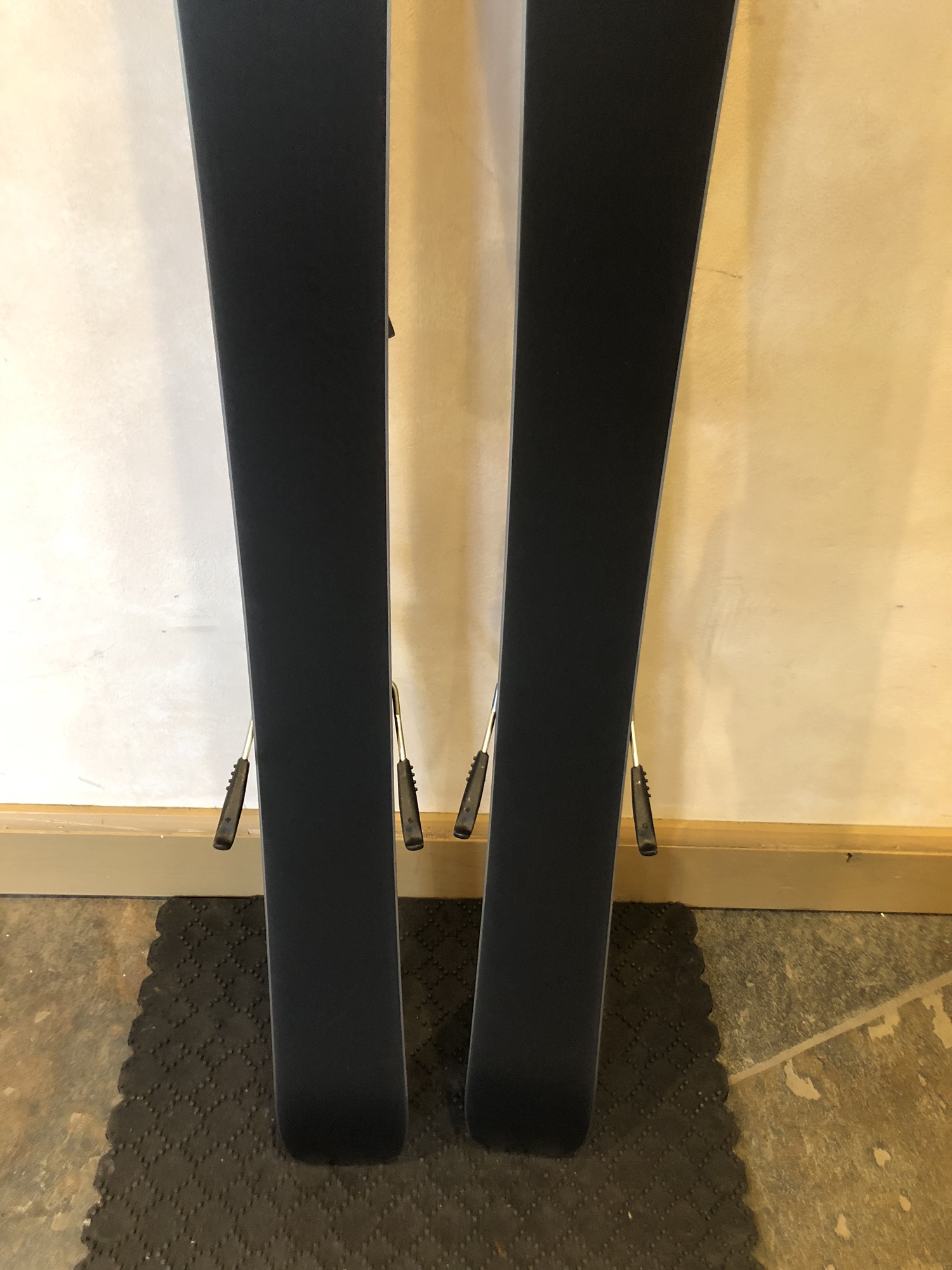 2023 Volkl Kenja Skis With Tyrolia Bindings 149cm | SidelineSwap