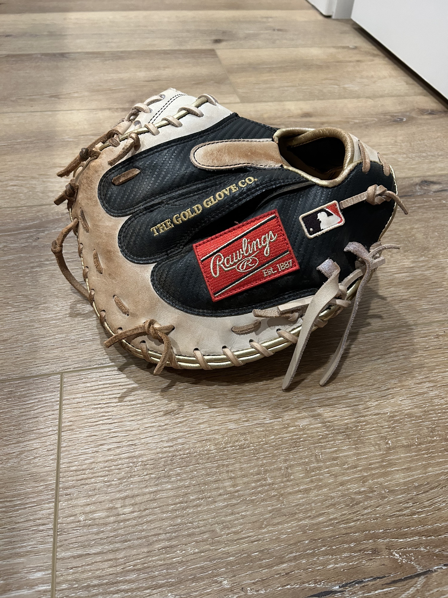 Right Hand Throw 34" Heart of the hide Catcher's Glove | SidelineSwap