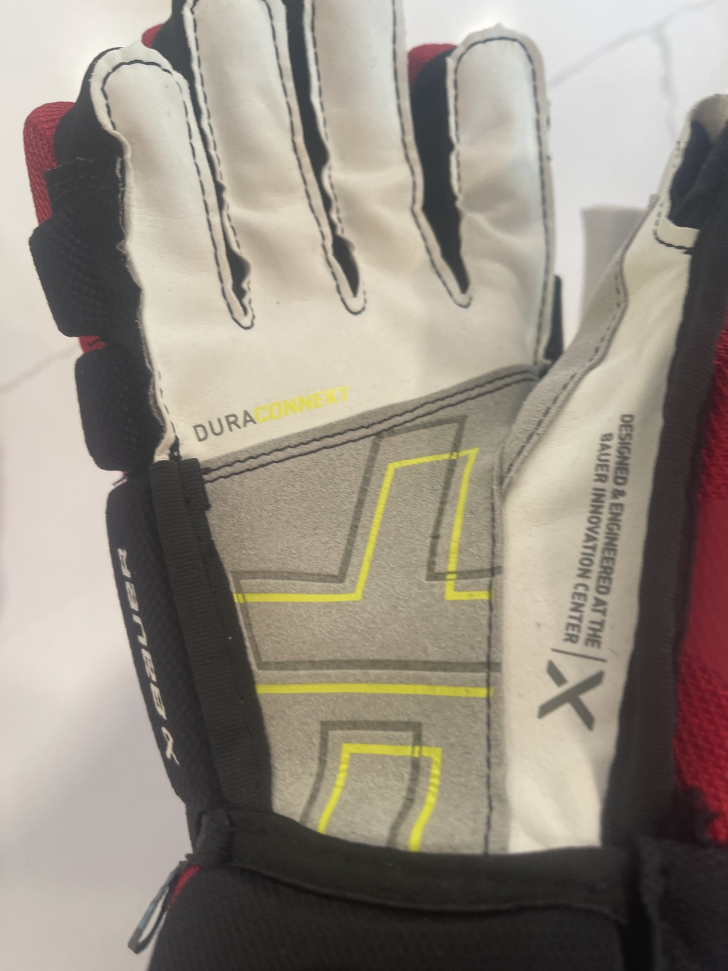 Bauer 13" Black/red Vapor Hyperlite Gloves | SidelineSwap