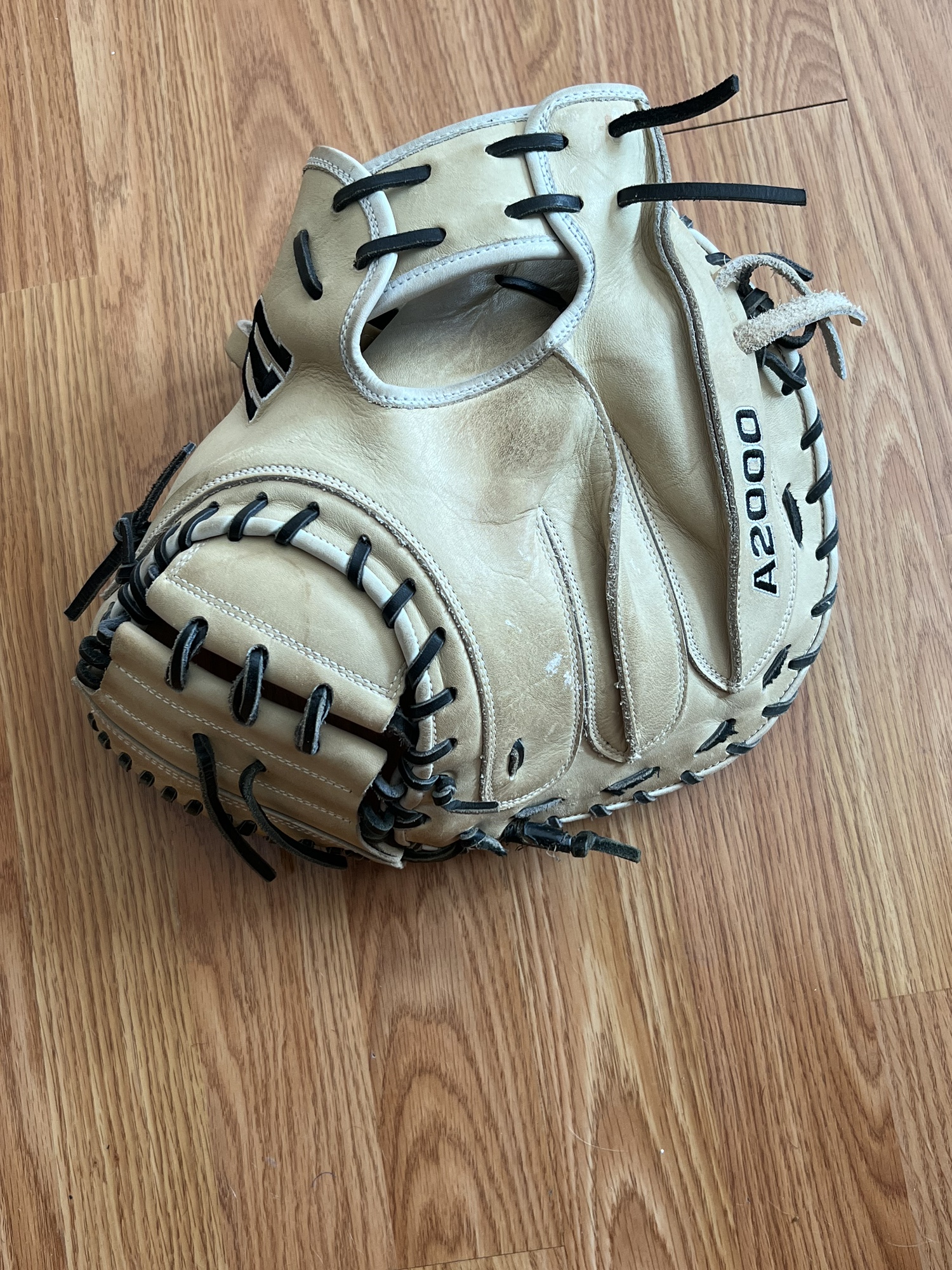 Wilson A2000 Catchers Mitt | SidelineSwap