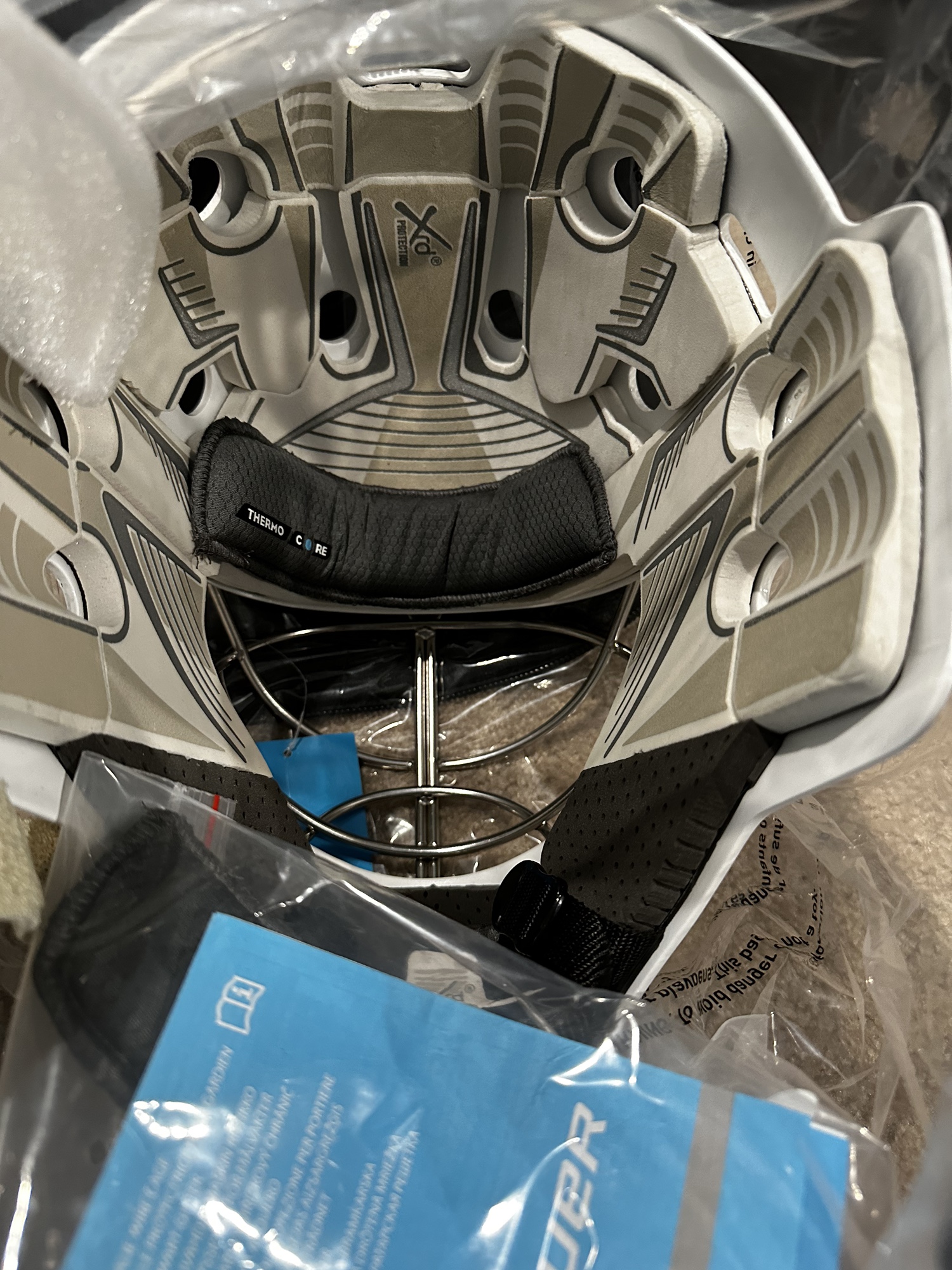 New Bauer 960 Goalie Mask Medium White | SidelineSwap