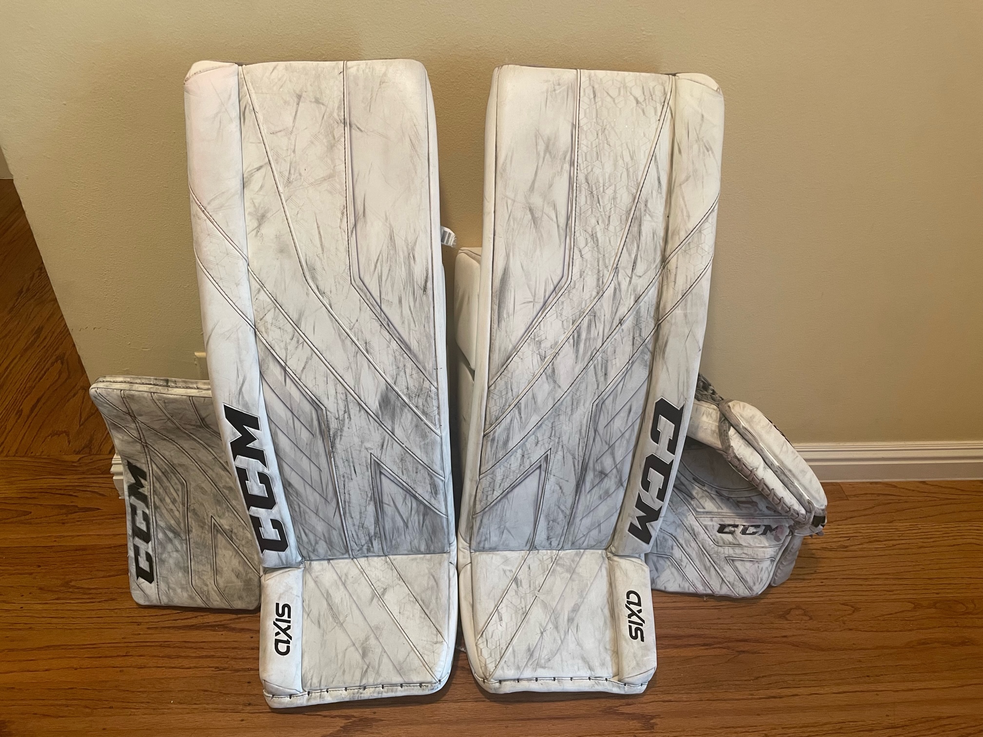 Used 34+1" Senior CCM AXIS PRO Goalie Full Set | SidelineSwap