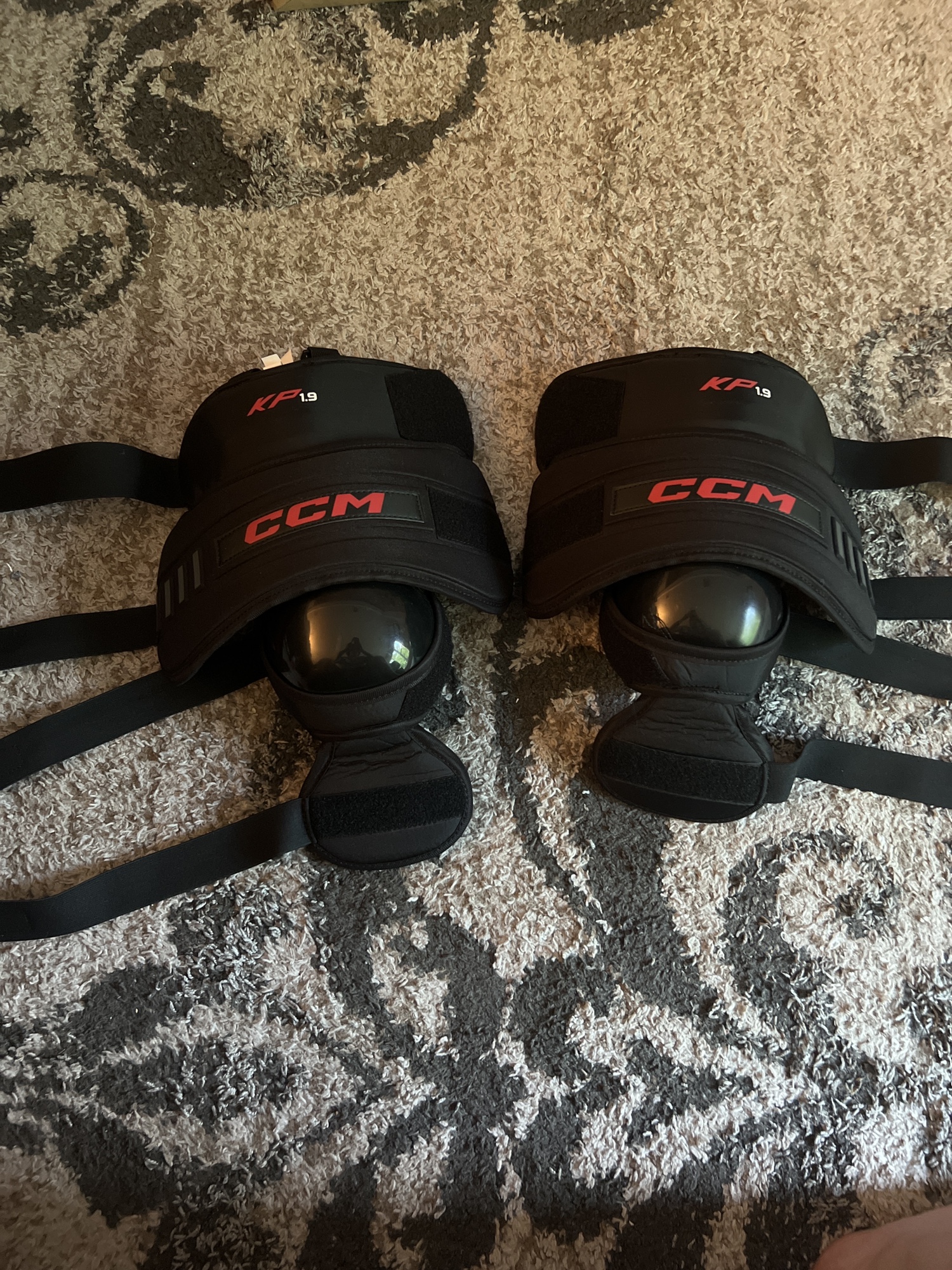 New CCM kp 1.9 Knee Guards | SidelineSwap