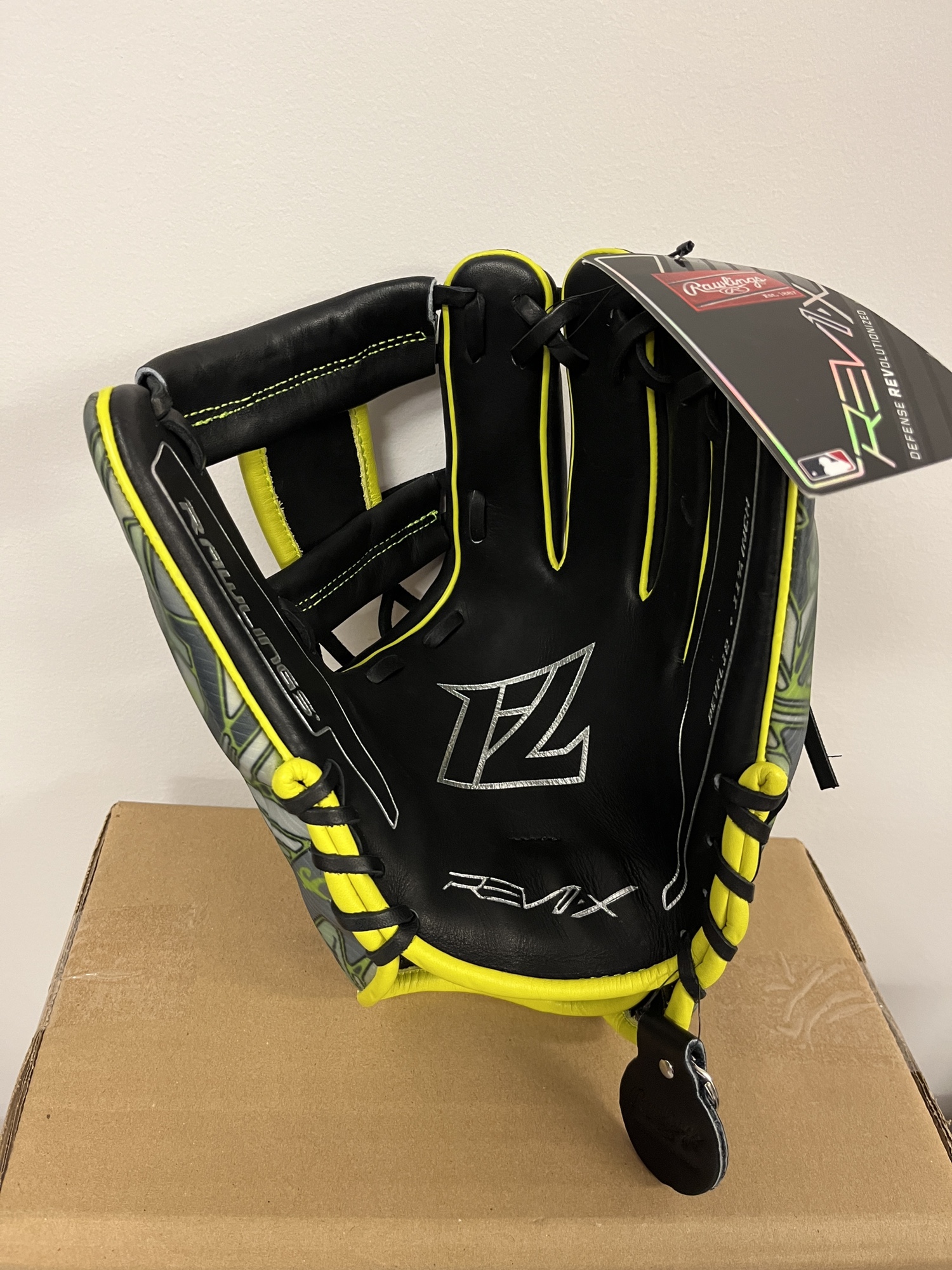 New Rawlings REV1X 11.75" REVFL12 Glove | SidelineSwap