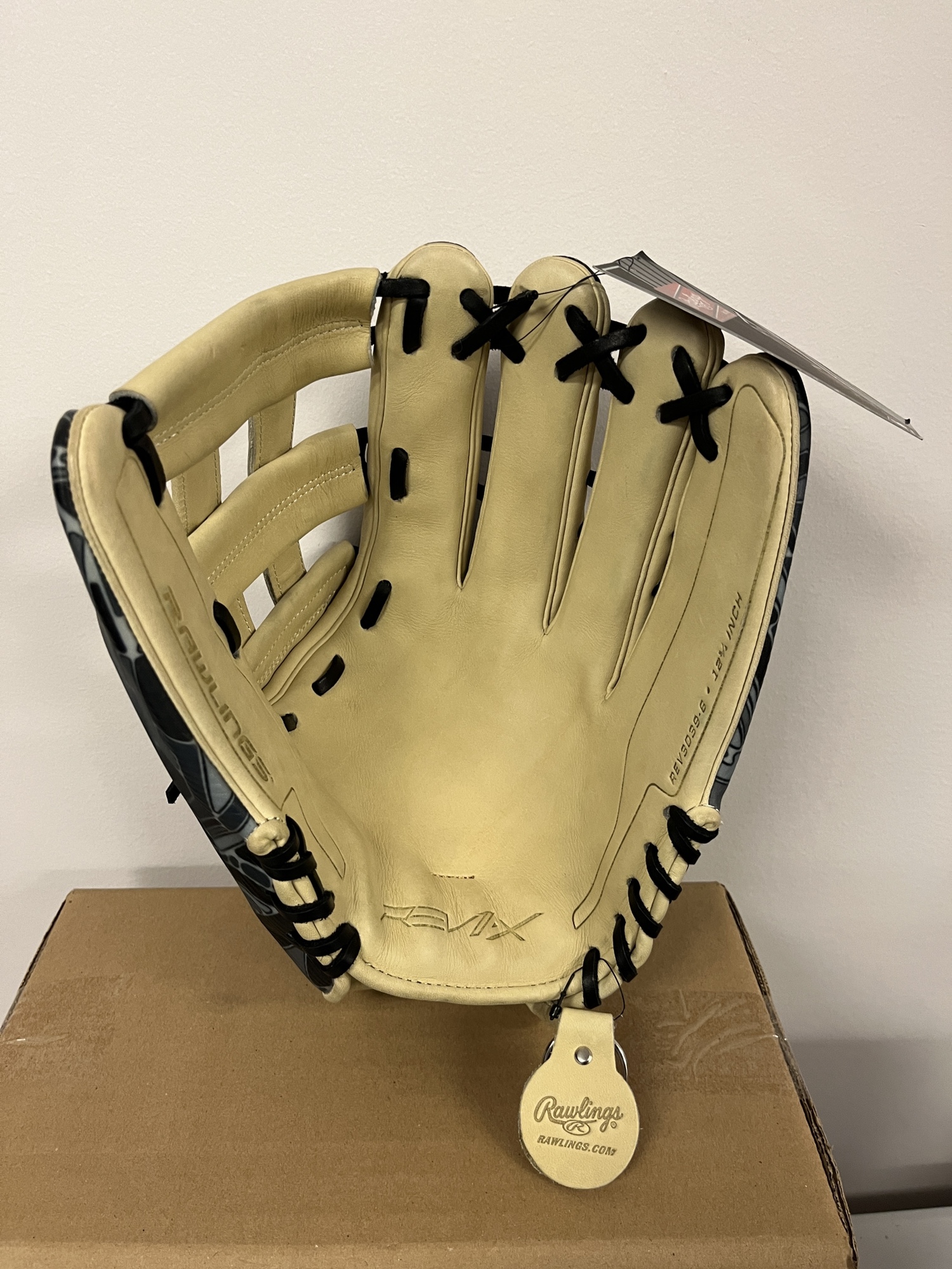 New Rawlings REV1X 12.75" RHT REV3039-6 Baseball Glove | SidelineSwap