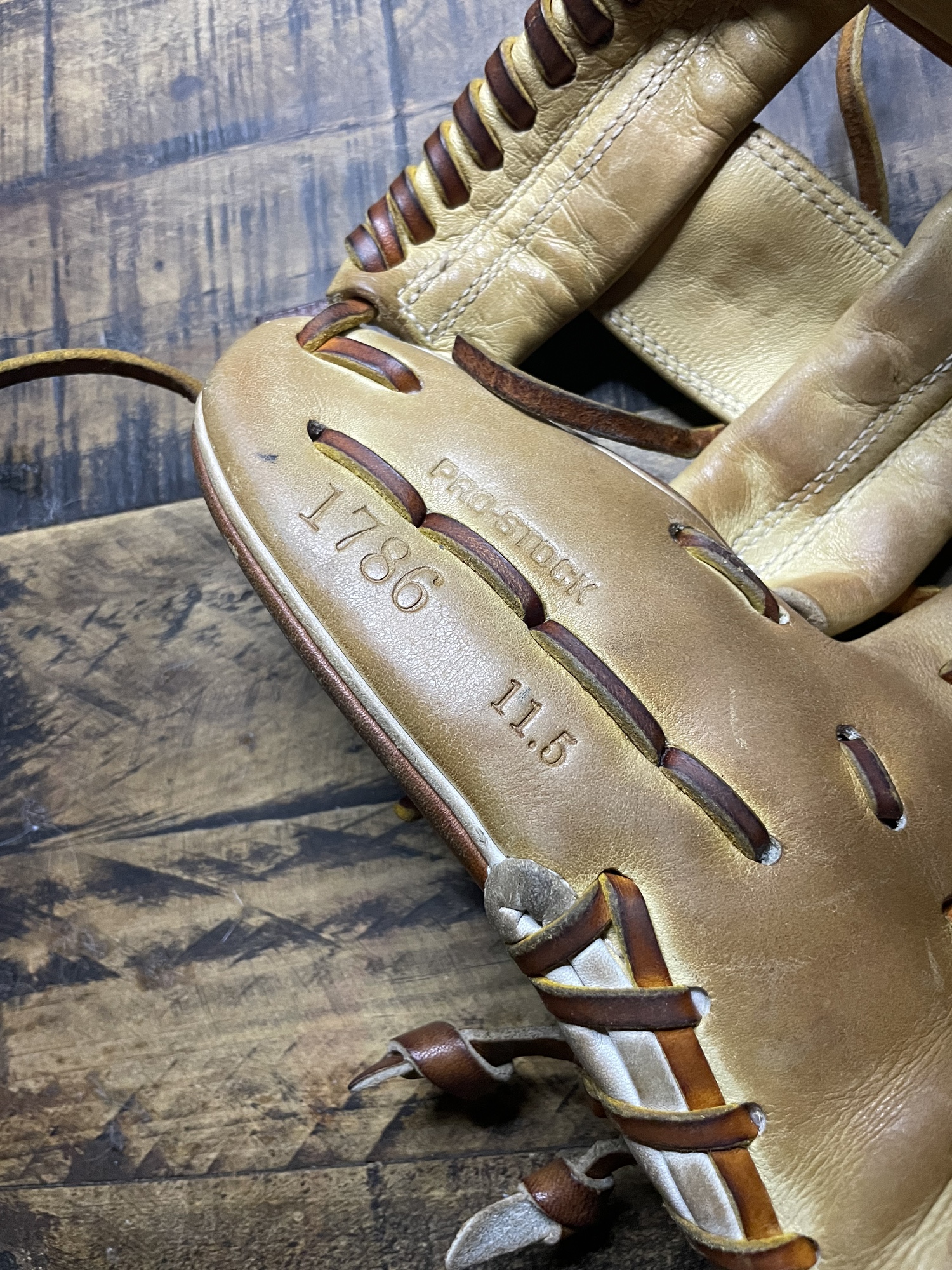 Wilson A2000 Baseball Glove | SidelineSwap