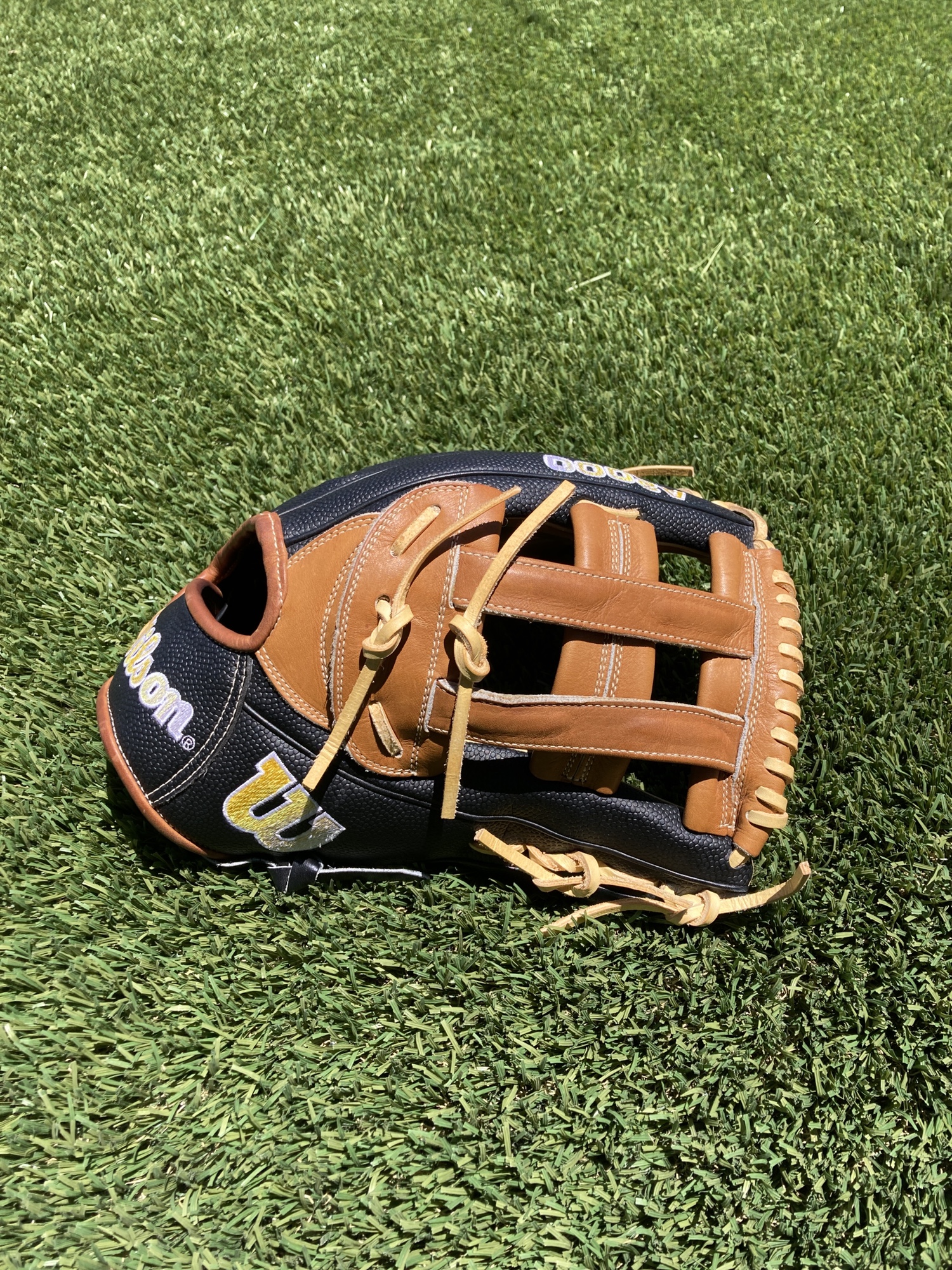 New Outfield 12.75" A2000 Baseball Glove | SidelineSwap