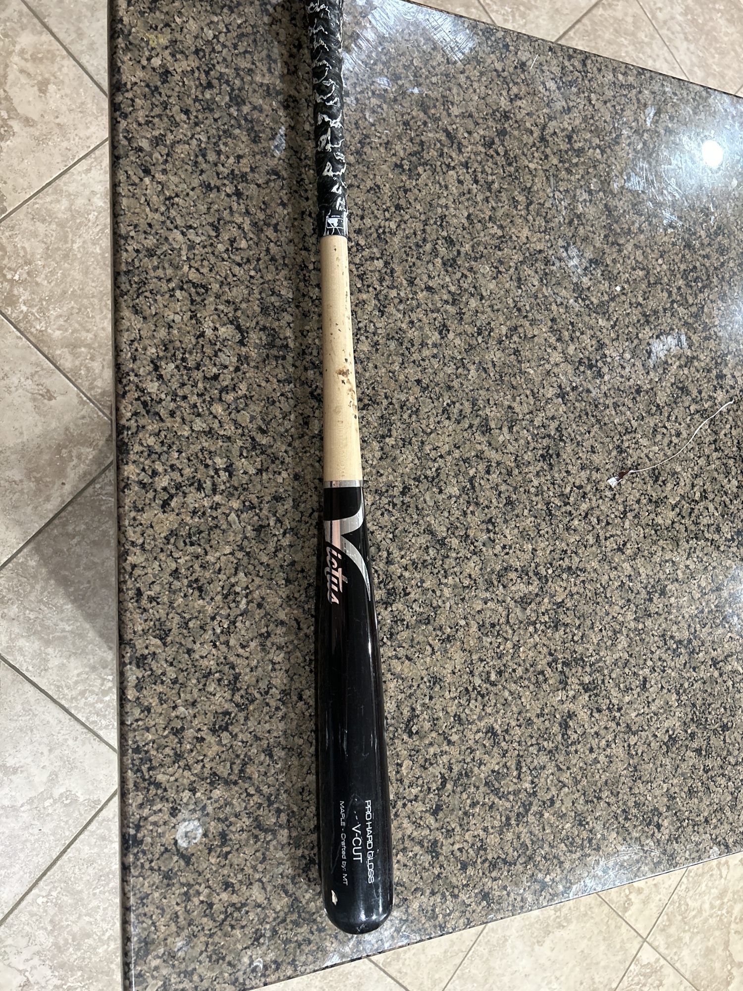 BBCOR Certified Wood (-3) 30 oz 33" V-Cut Bat | SidelineSwap
