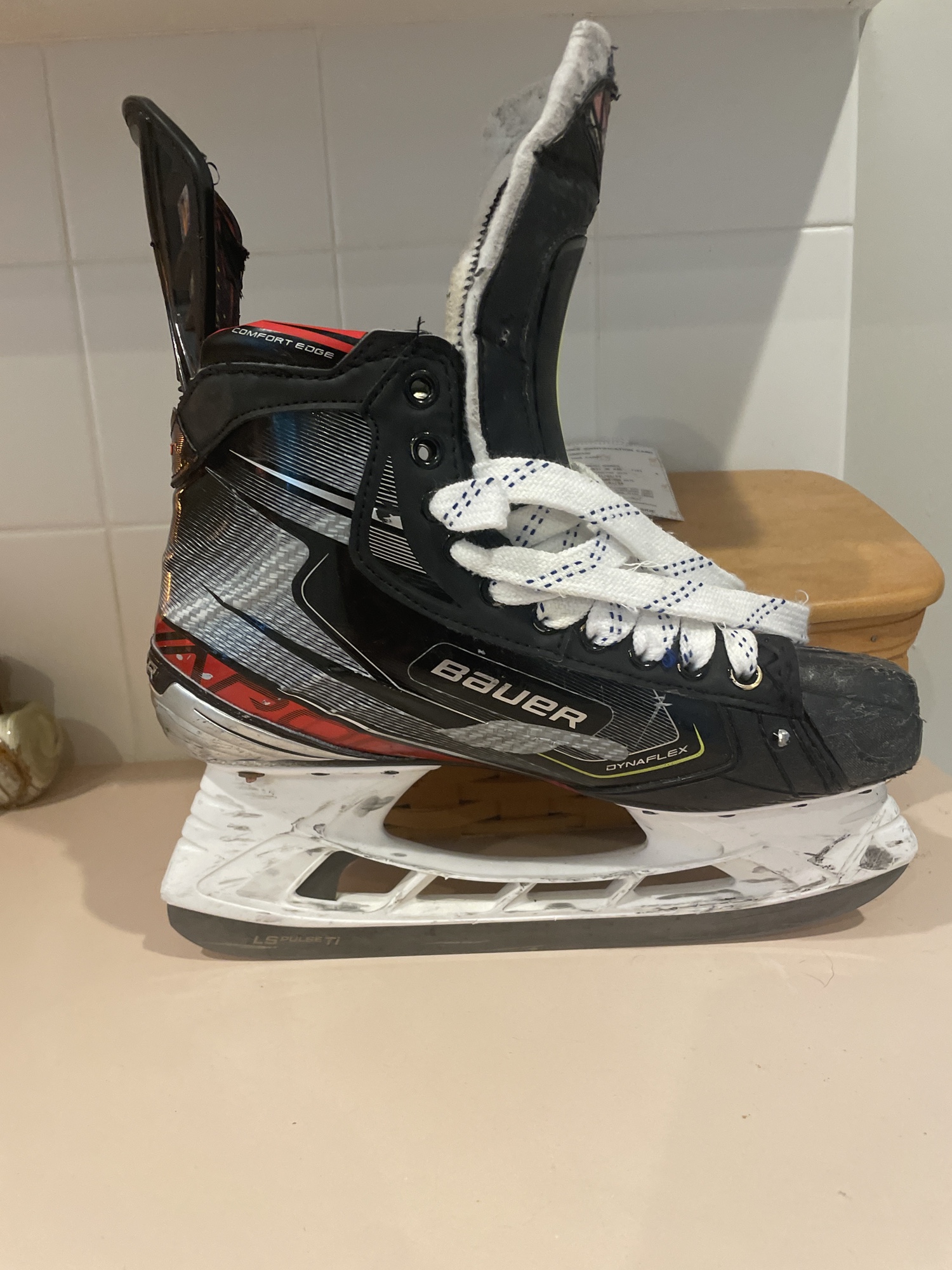 Used Bauer Regular Width Pro Stock Size 8 Vapor 2X Pro Hockey Skates ...