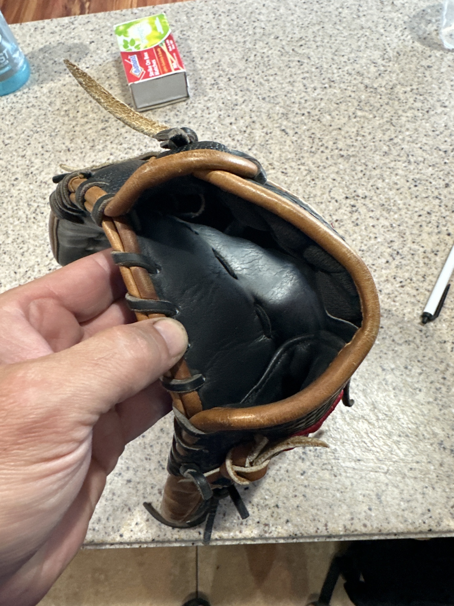 2022 Outfield 12" A2000 Baseball Glove | SidelineSwap
