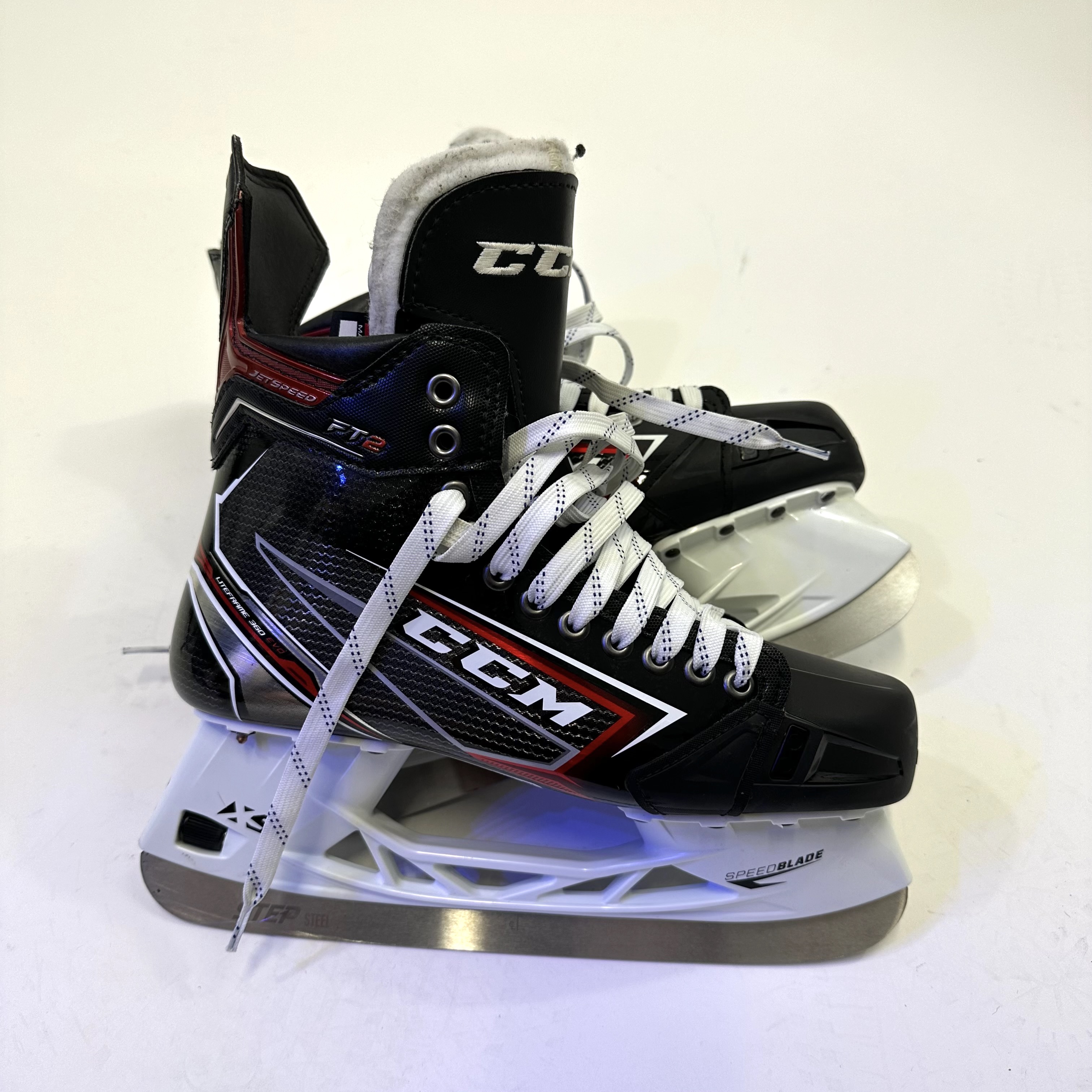 Used 1 time - CCM FT2 Skates 8.5eeb - StepSteel - 280mm holders ...
