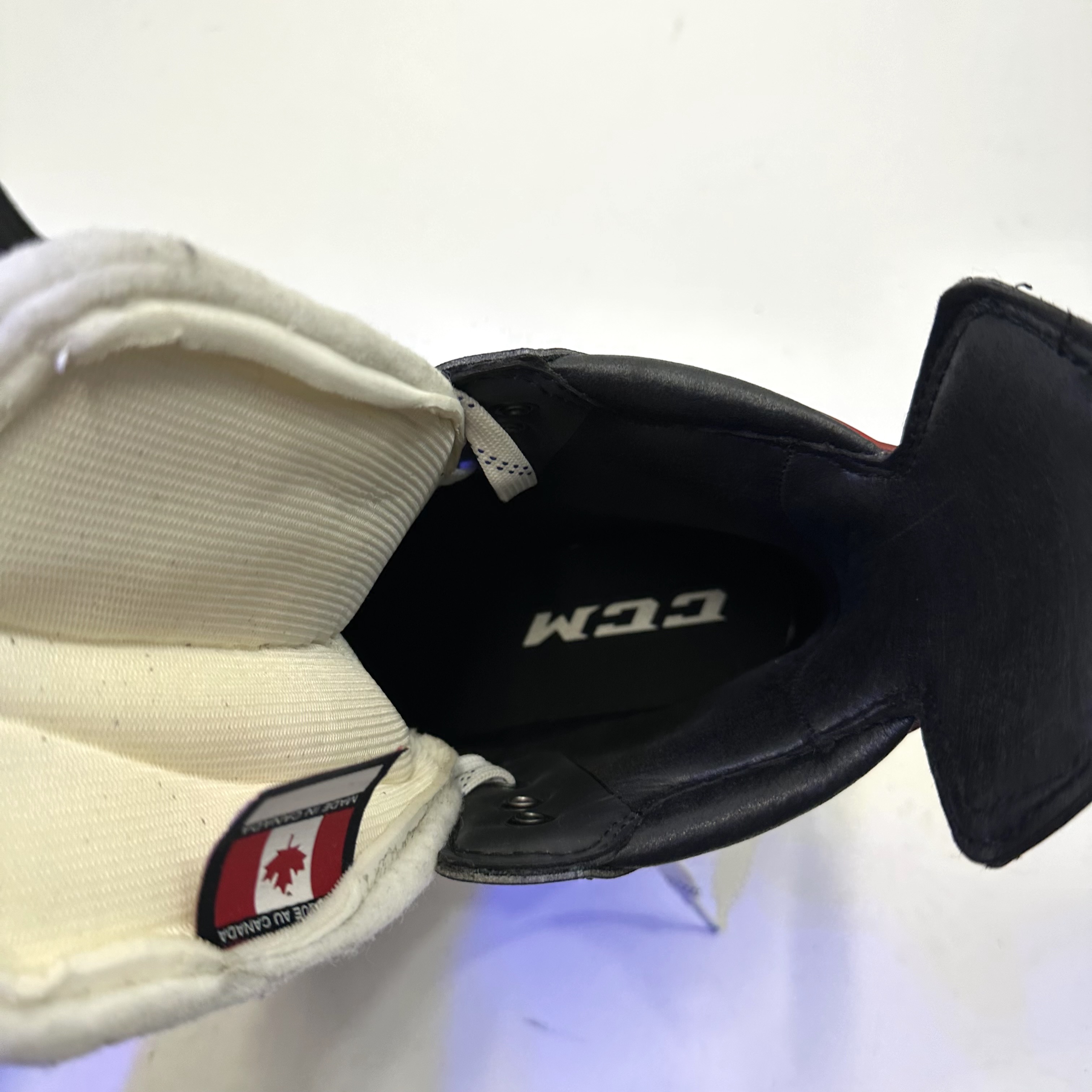 Used 1 time - CCM FT2 Skates 8.5eeb - StepSteel - 280mm holders ...